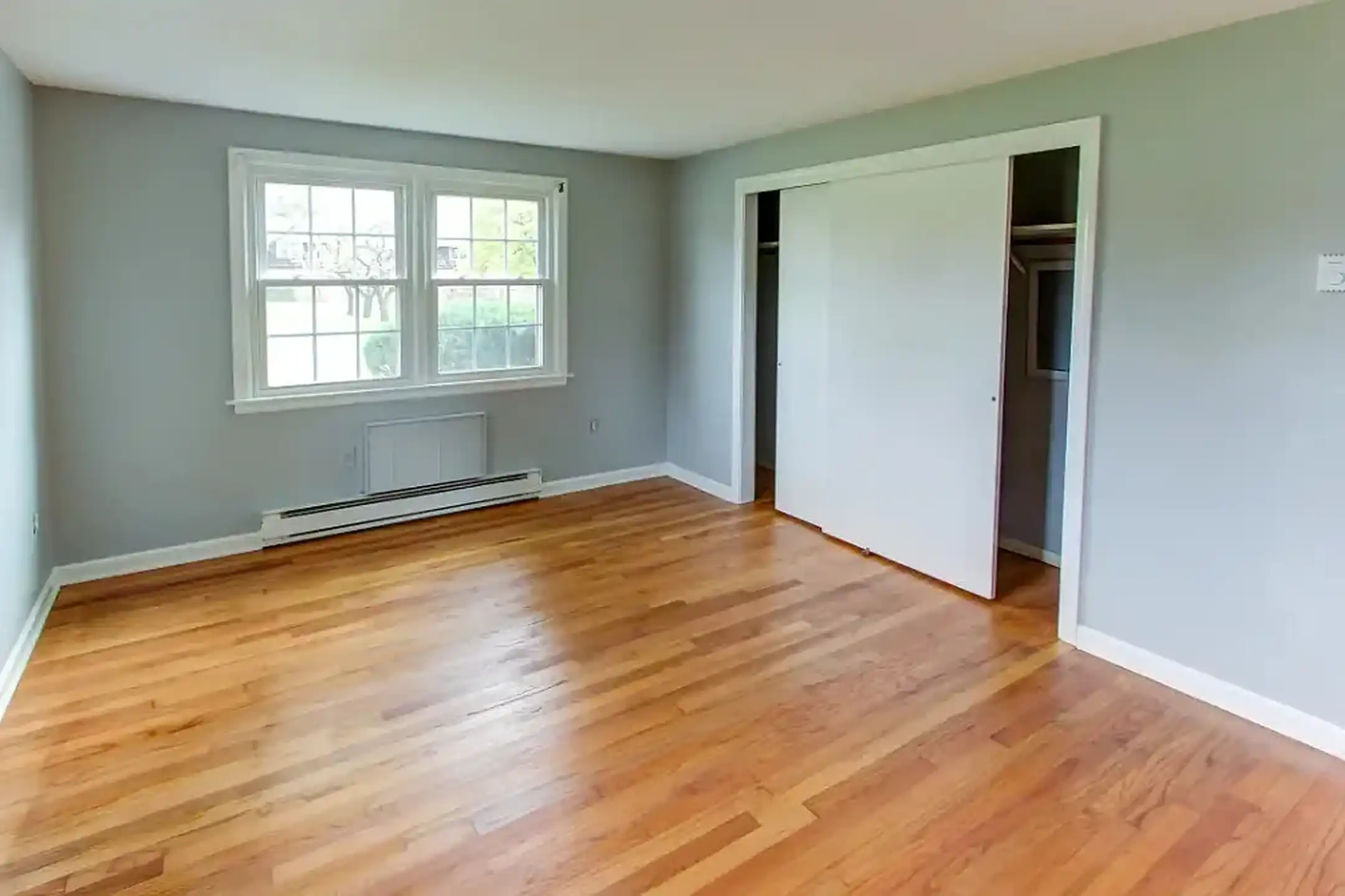 Suffield West Apartments - Suffield, CT 06078 | ApartmentGuide.com