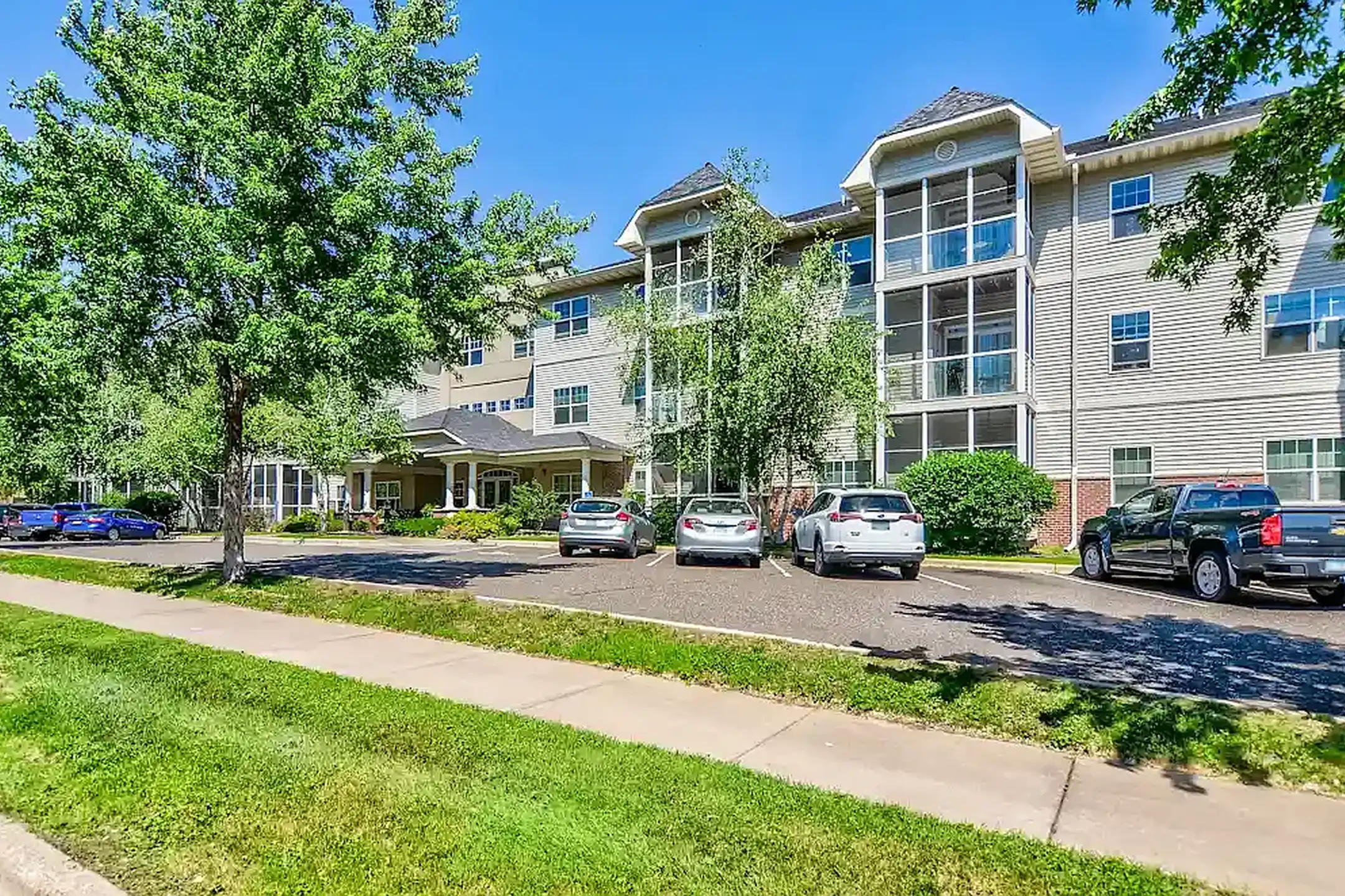Birch Glen - Maplewood, MN 55109 | ApartmentGuide.com