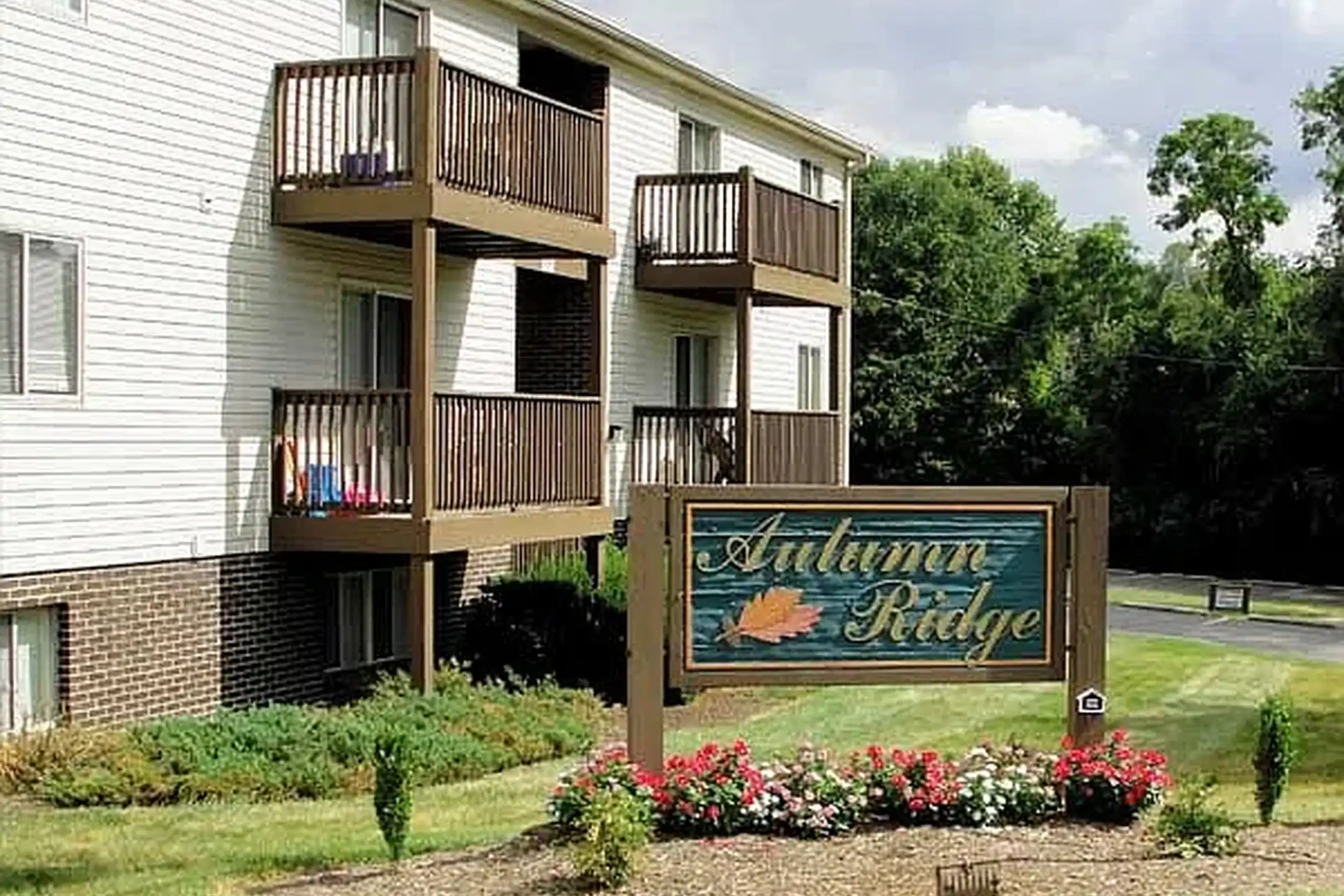 Autumn Ridge Apartments - Roanoke, VA 24013 | ApartmentGuide.com