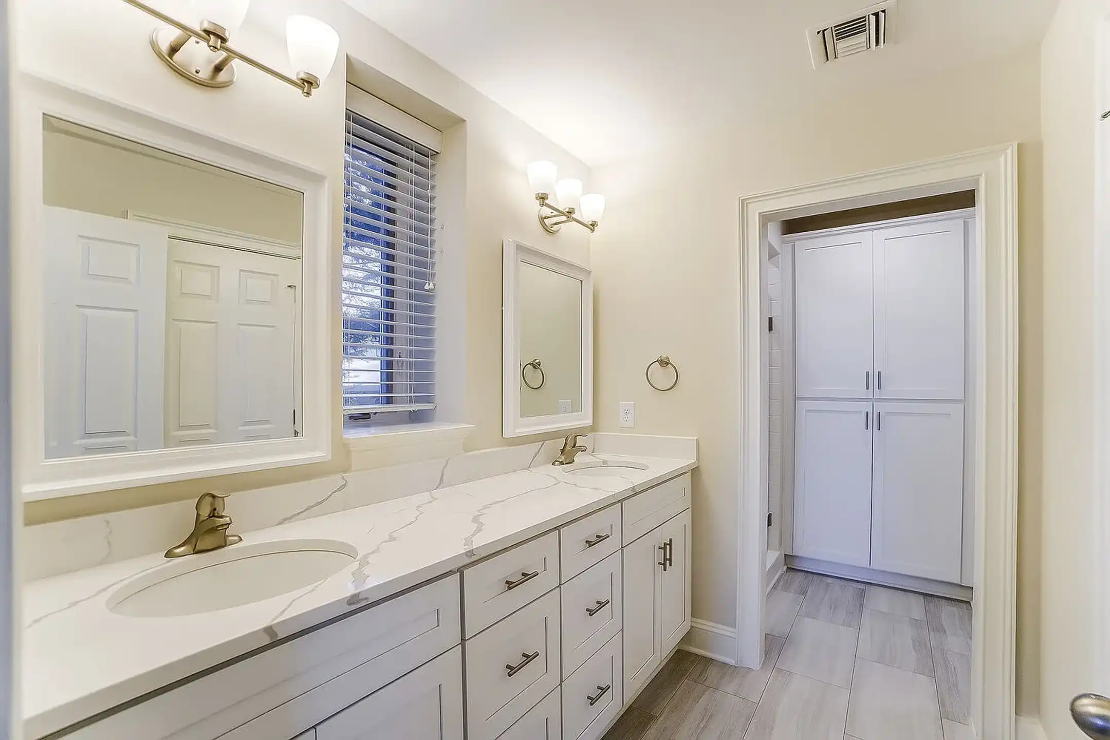 Queens at Granville - Charlotte, NC 28207 | ApartmentGuide.com