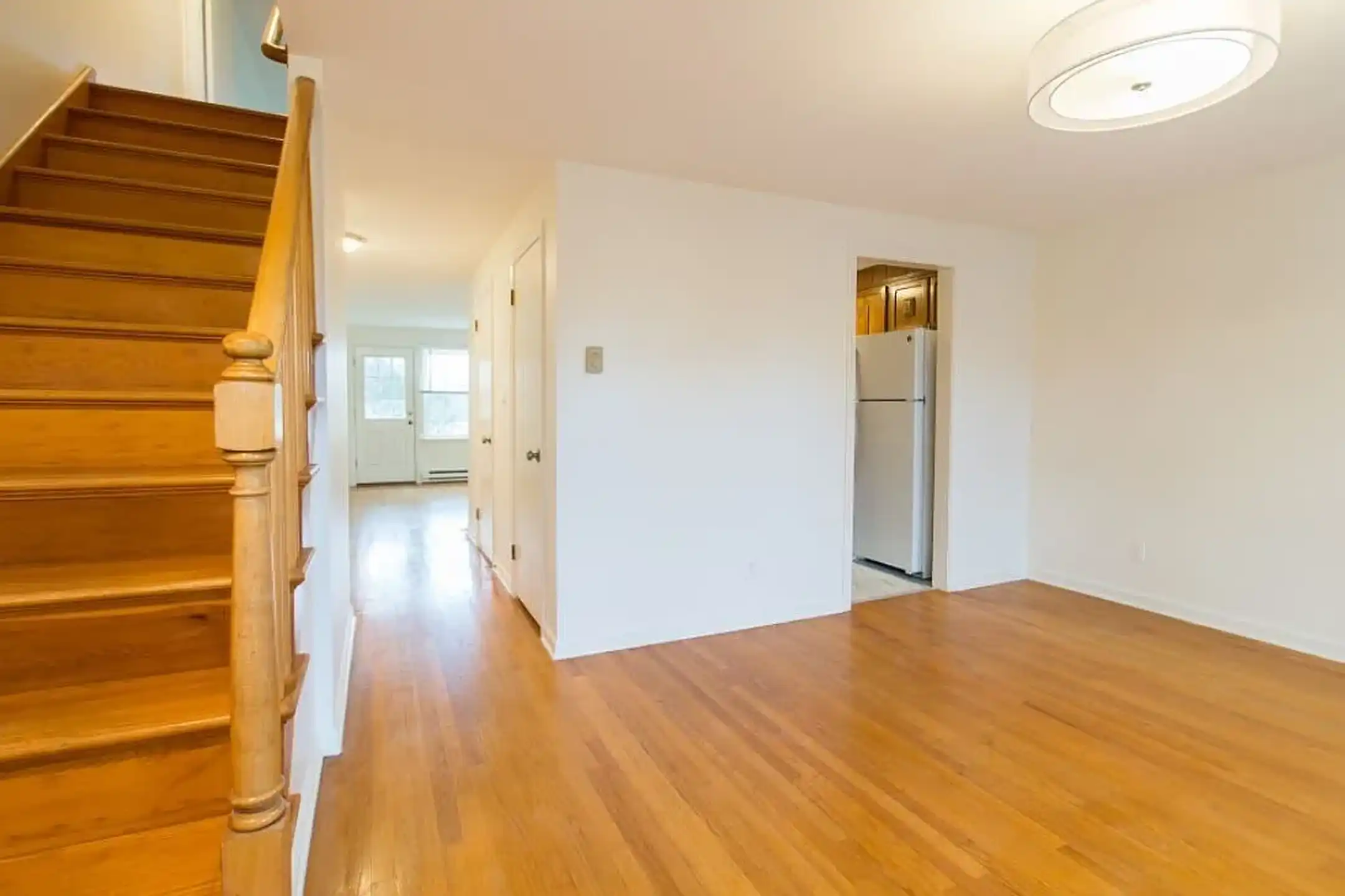 Suffield West Apartments - Suffield, CT 06078 | ApartmentGuide.com