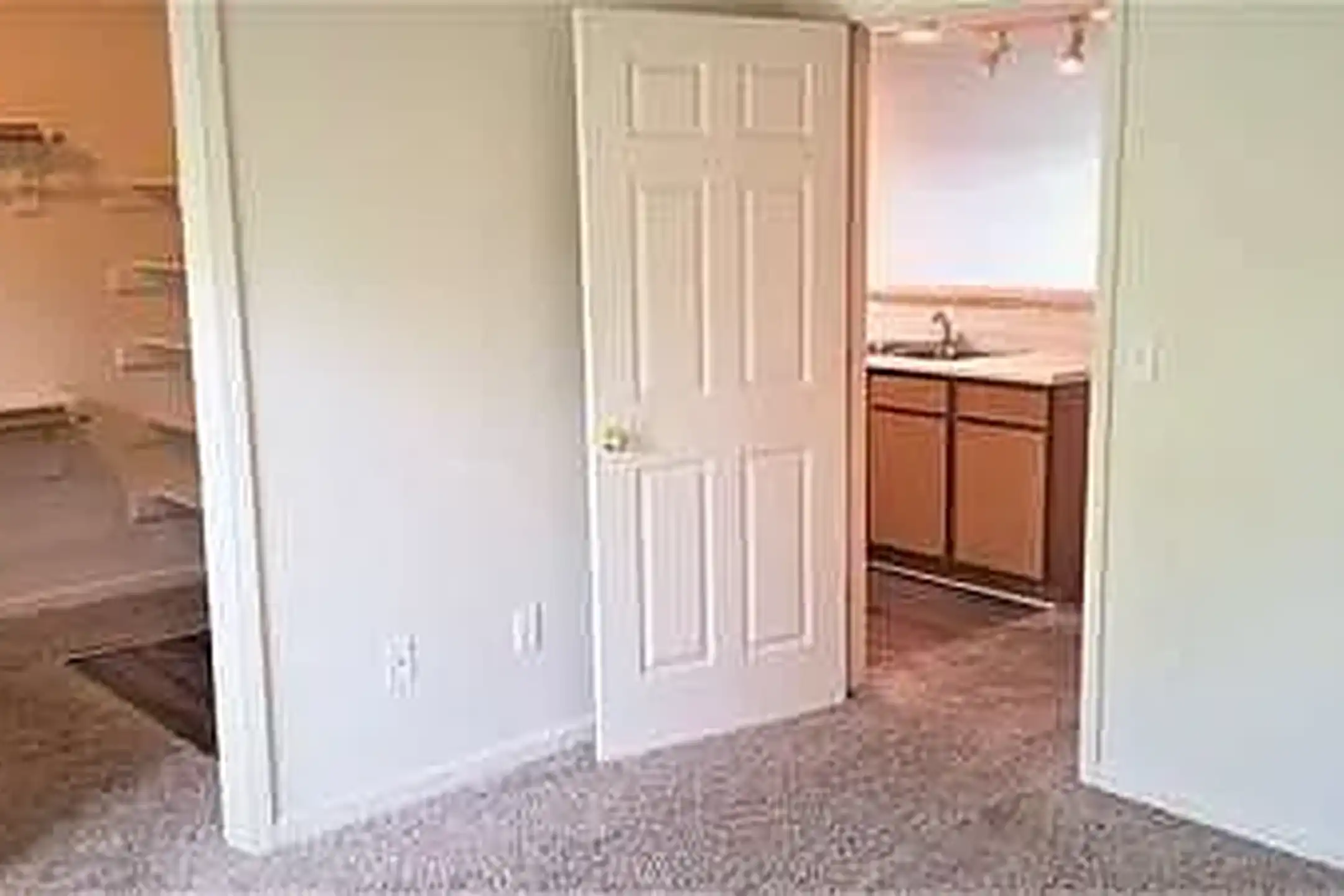 Delaware Trace Apartment Homes - Evansville, IN 47715 | ApartmentGuide.com