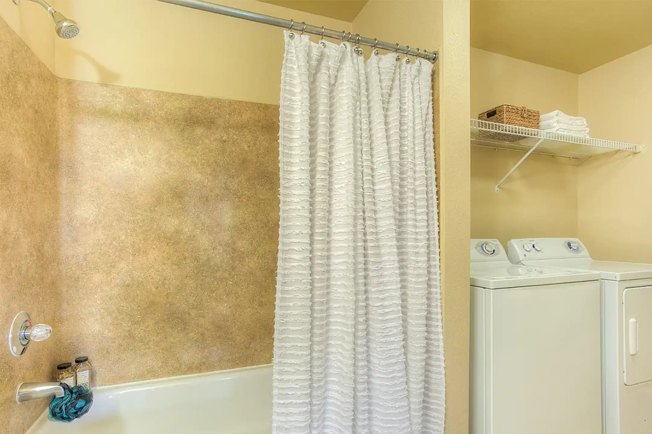 The Seasons at Lea Hill Village - Auburn, WA 98092 | ApartmentGuide.com