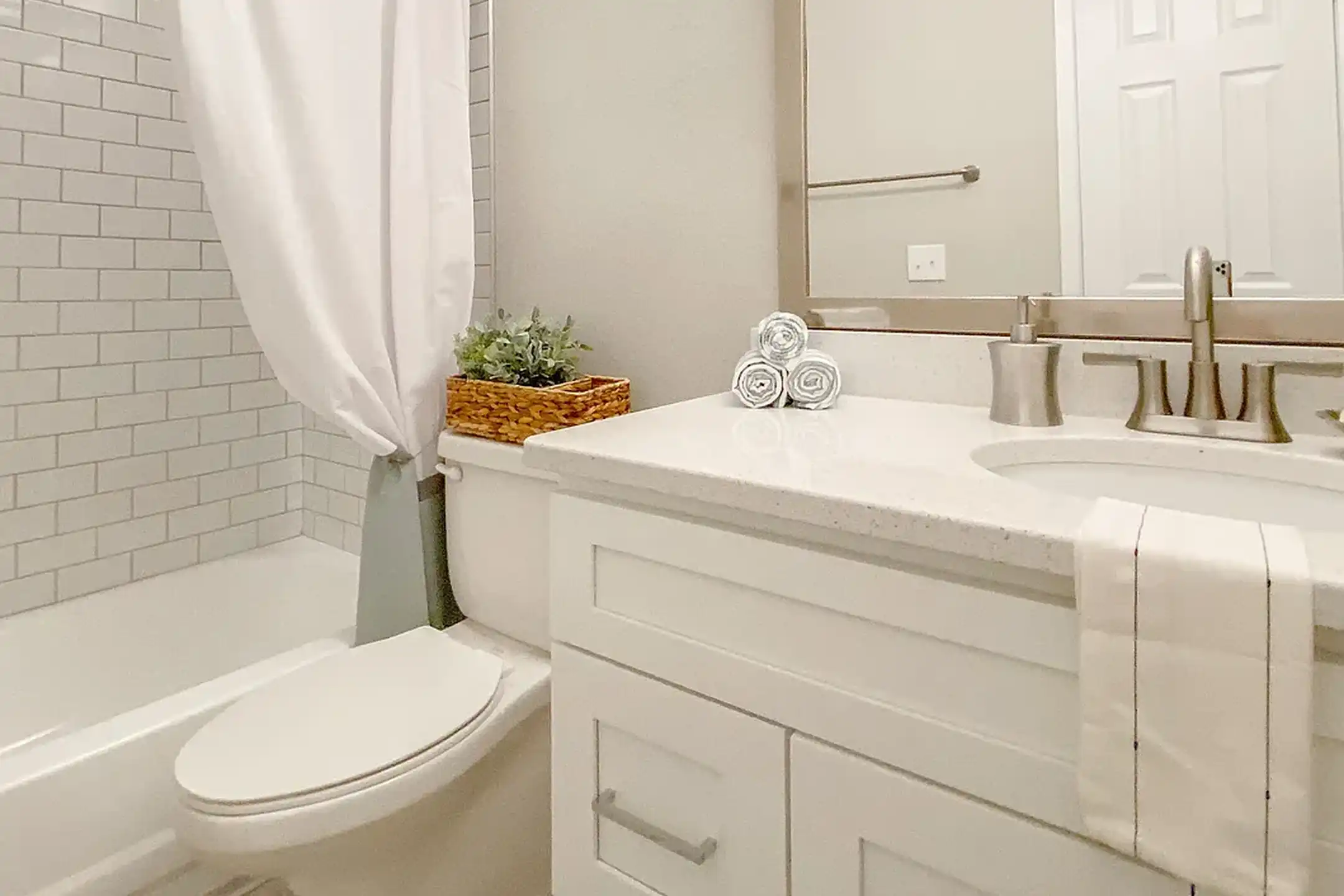 Signature Place - Hampton, VA 23666 | ApartmentGuide.com