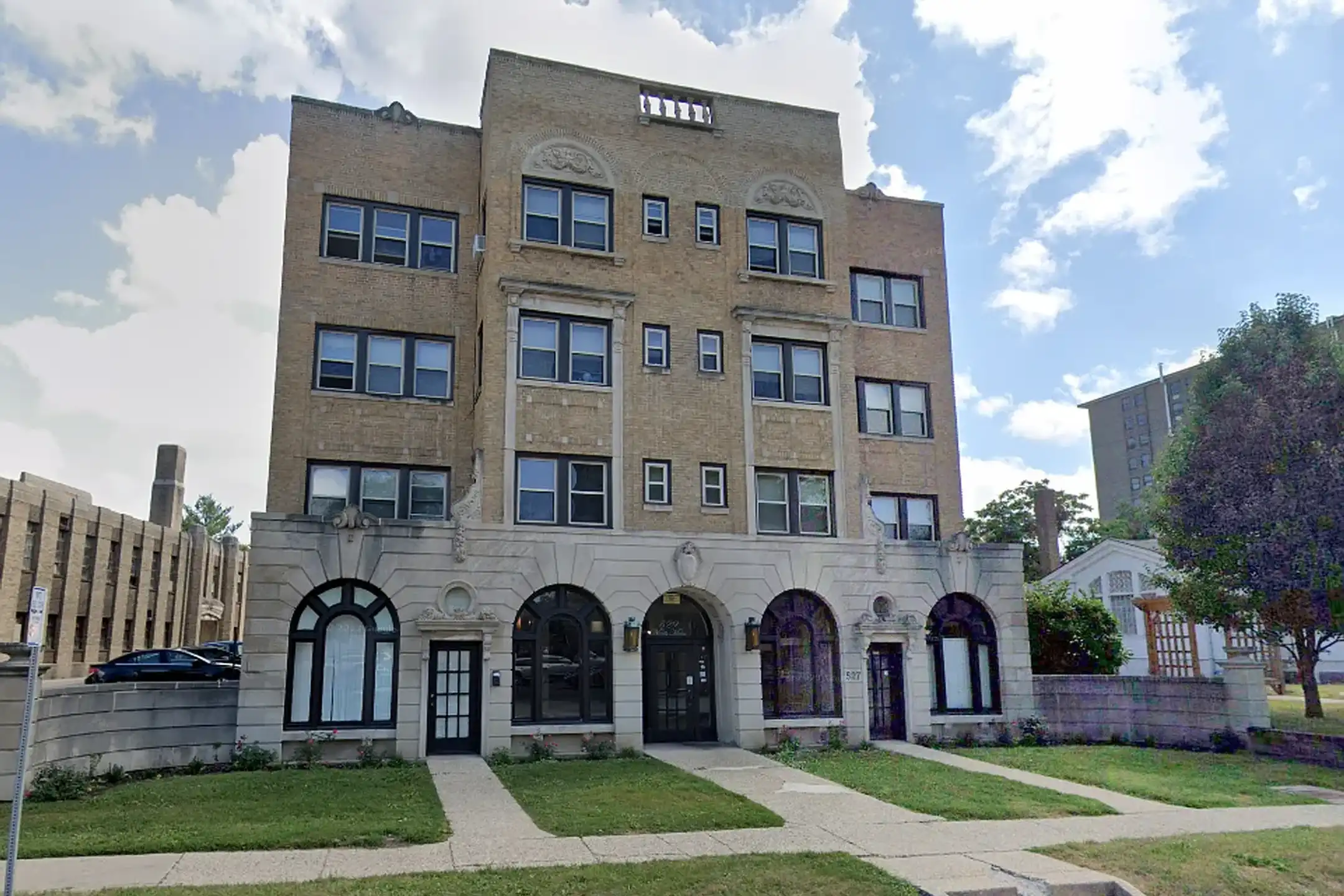 Whitestone Manor Apartments - Rockford, IL 61103 | ApartmentGuide.com