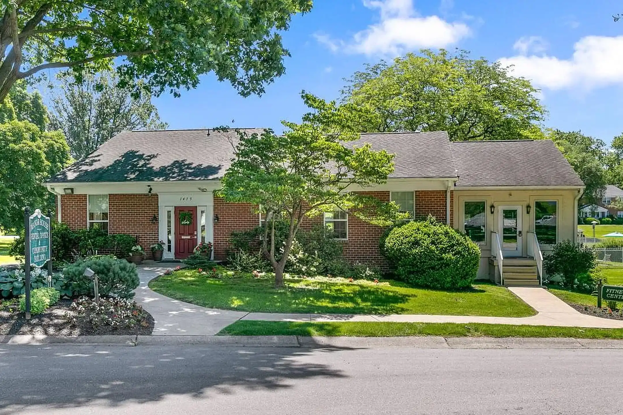 Manor House Apartments - Lancaster, PA 17603 | ApartmentGuide.com