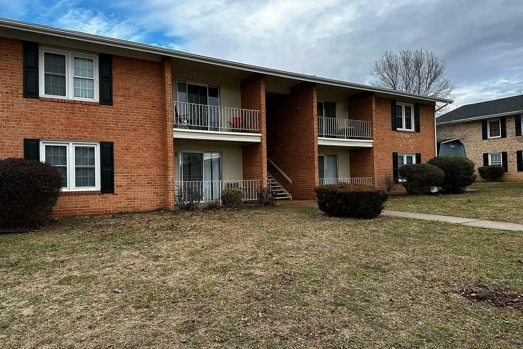 Blue Ridge Apartments - Verona, VA 24482 | ApartmentGuide.com