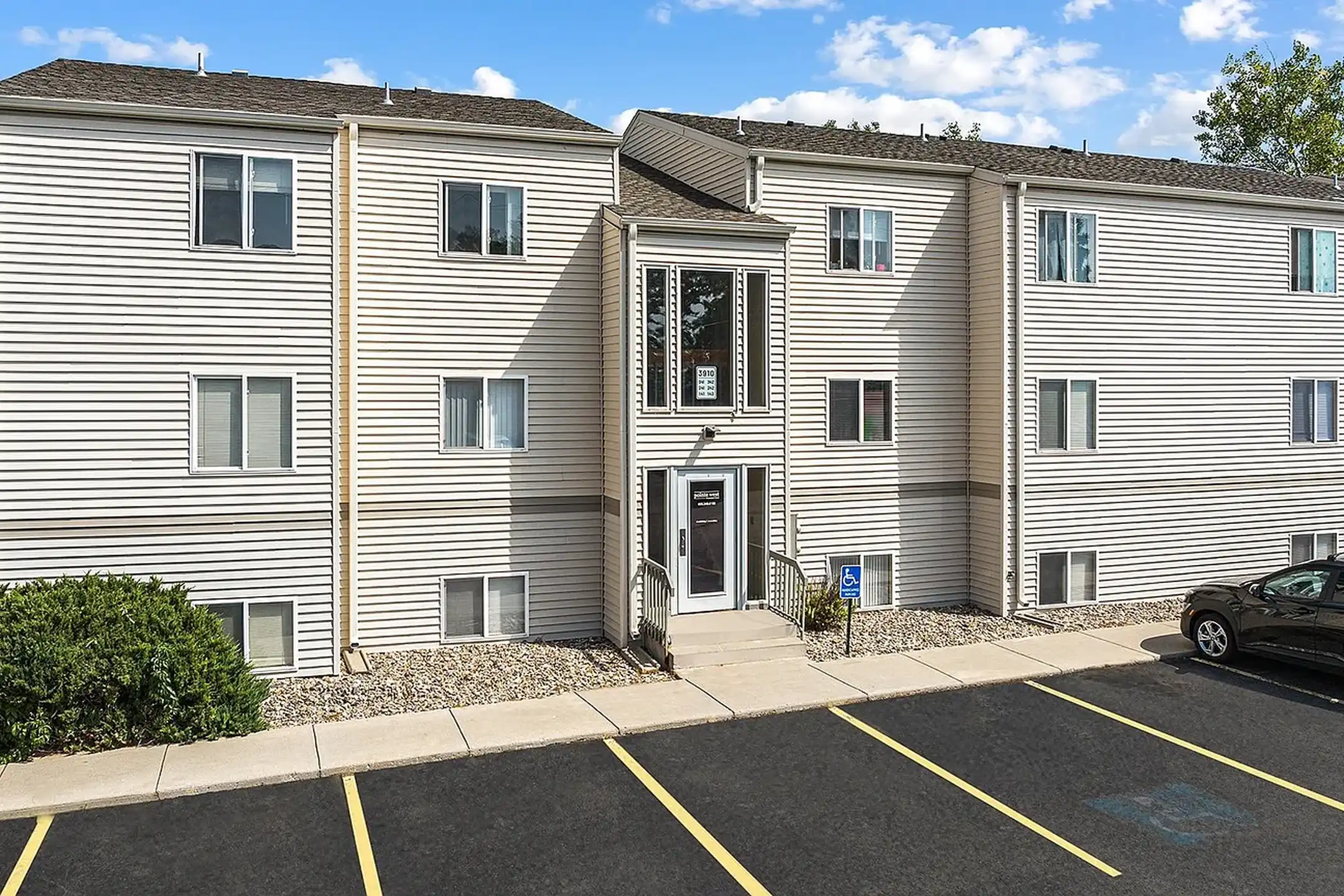 Pointe West Apartments - Rapid City, SD 57702 | ApartmentGuide.com