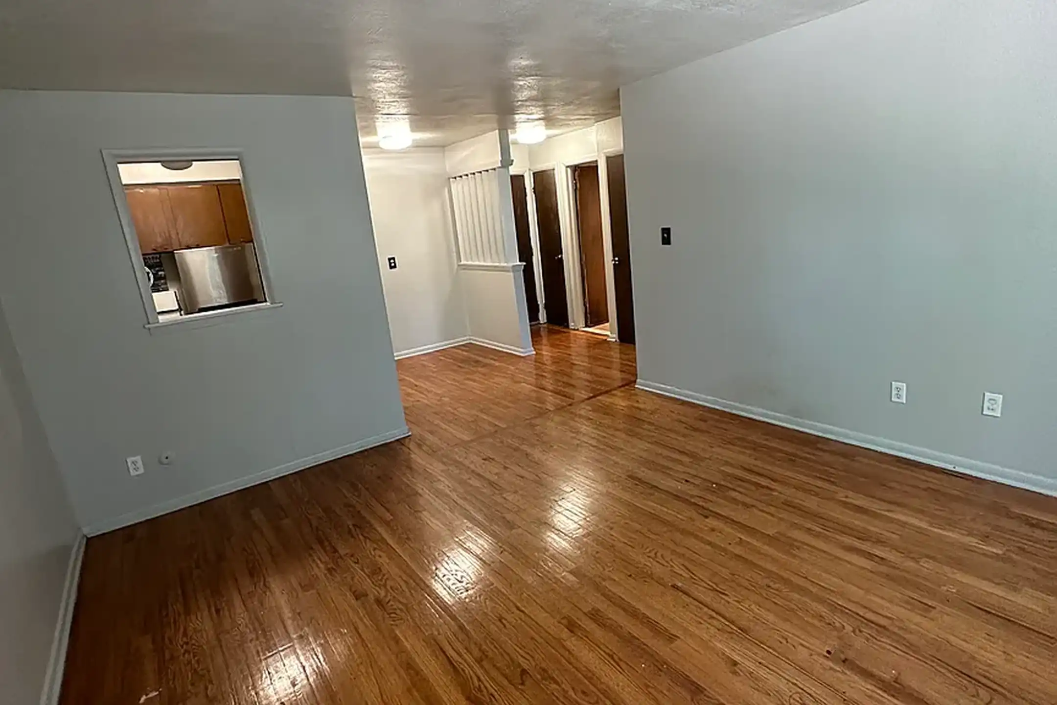 Campus Park Apartments - Flint, MI 48503 | ApartmentGuide.com