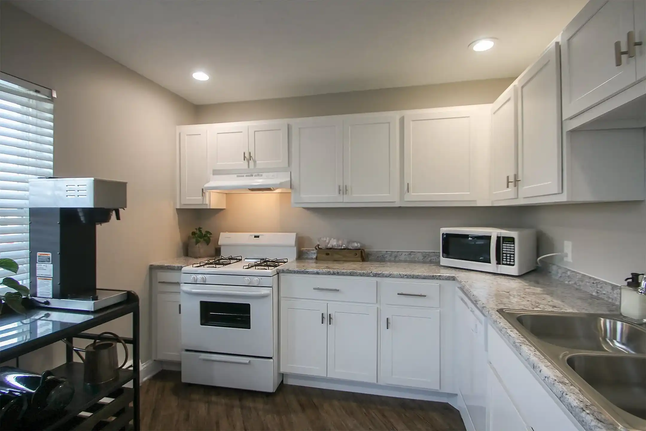 Compton Lake - Mount Healthy, OH 45231 | ApartmentGuide.com