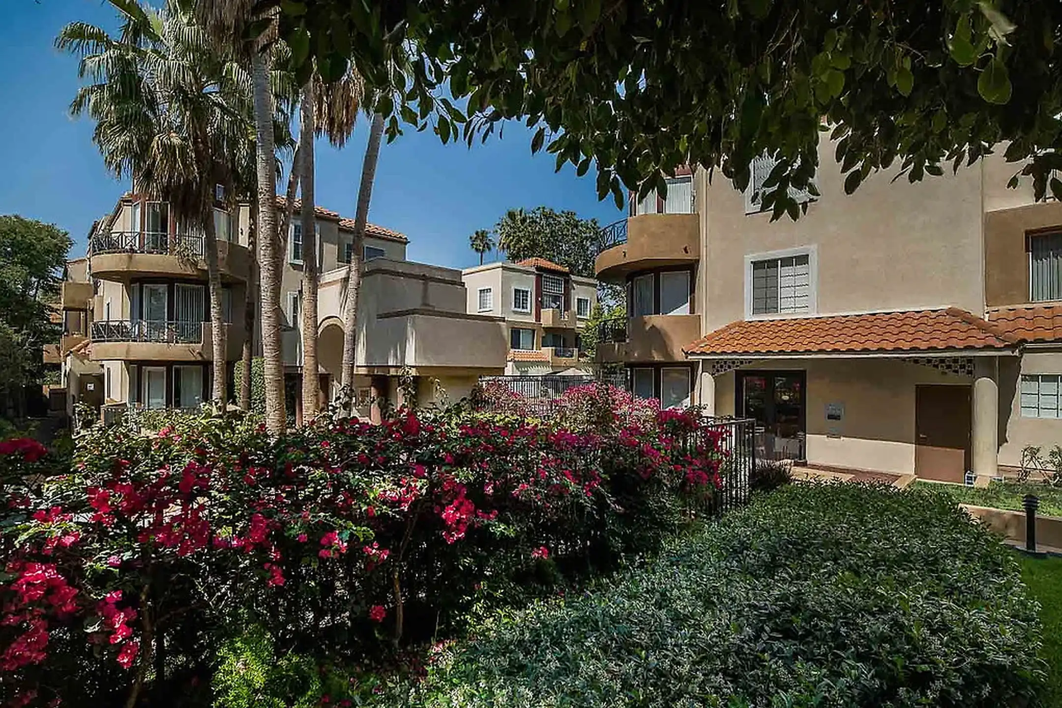 Regency at Encino - Encino, CA 91436 | ApartmentGuide.com