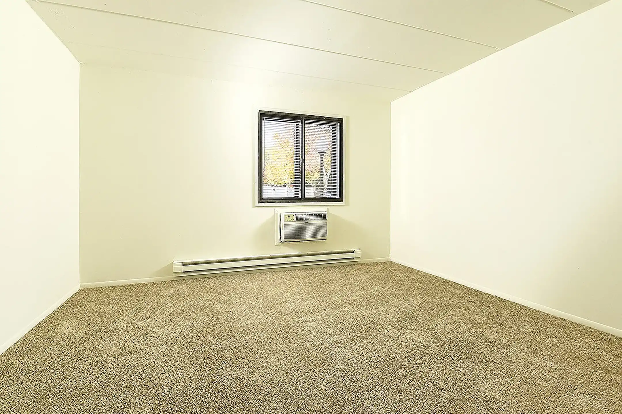 Whiteland West Apartments - Exton, PA 19341 | ApartmentGuide.com