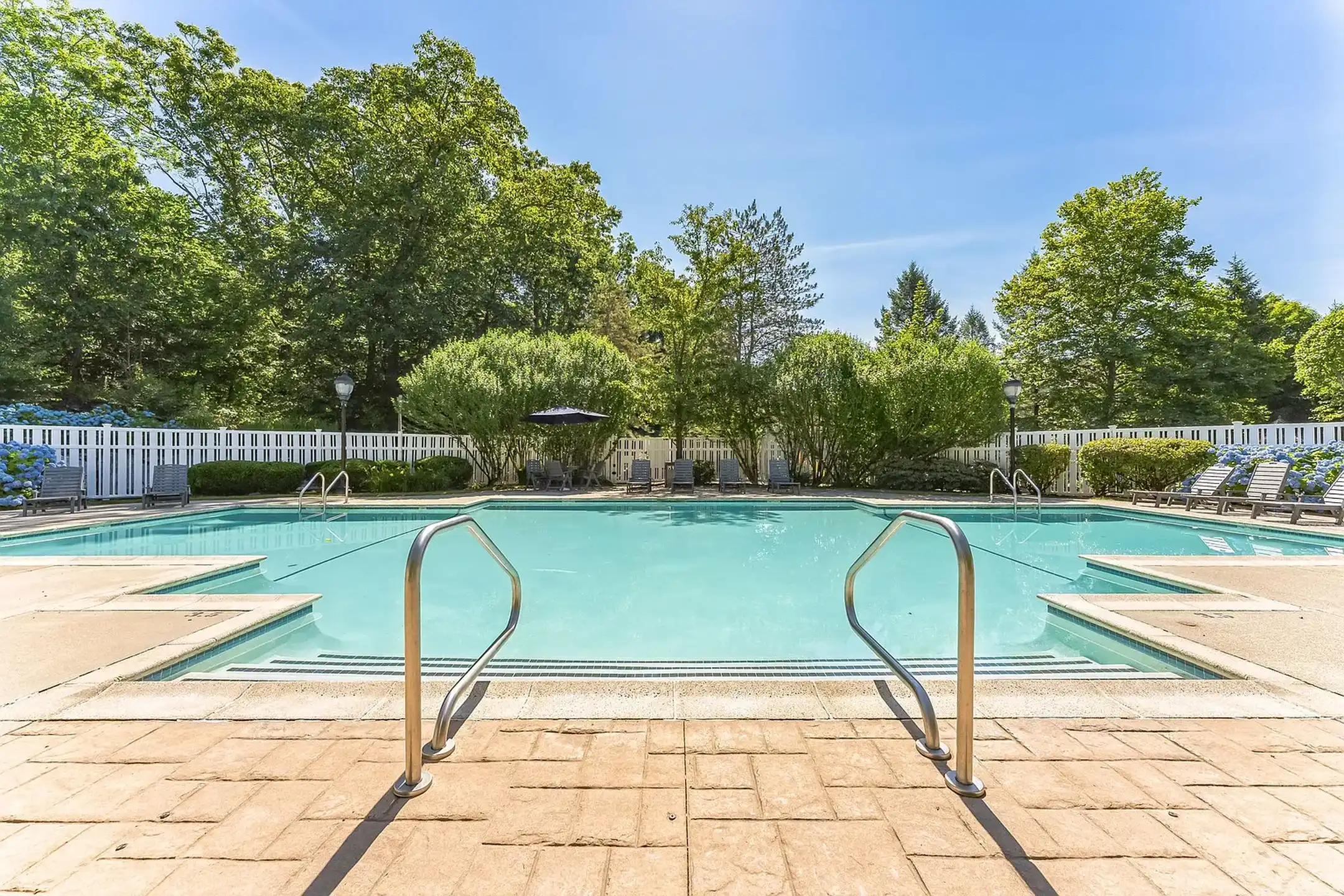 Cumberland Crossing - Cumberland, RI 02864 | ApartmentGuide.com