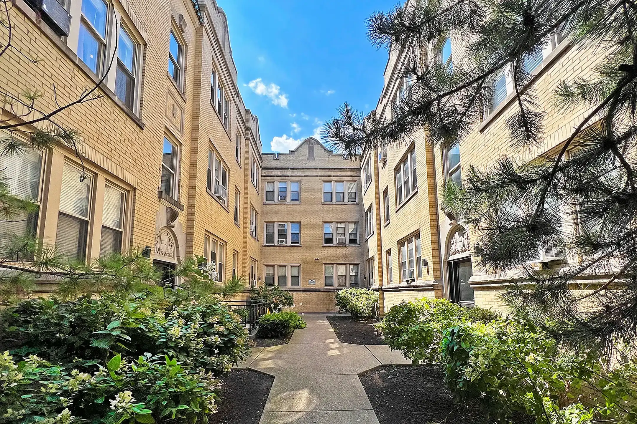 4500-06 W. Fullerton/2400-14 N. Kilbourn - Chicago, IL 60639 | ApartmentGuide.com