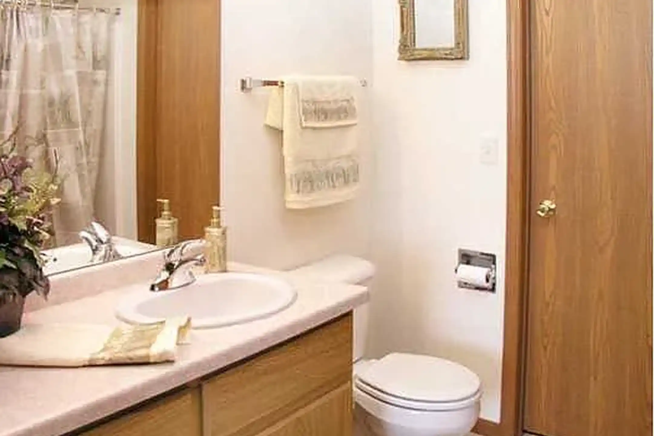 Ledgecrest Estates - De Pere, WI 54115 | ApartmentGuide.com