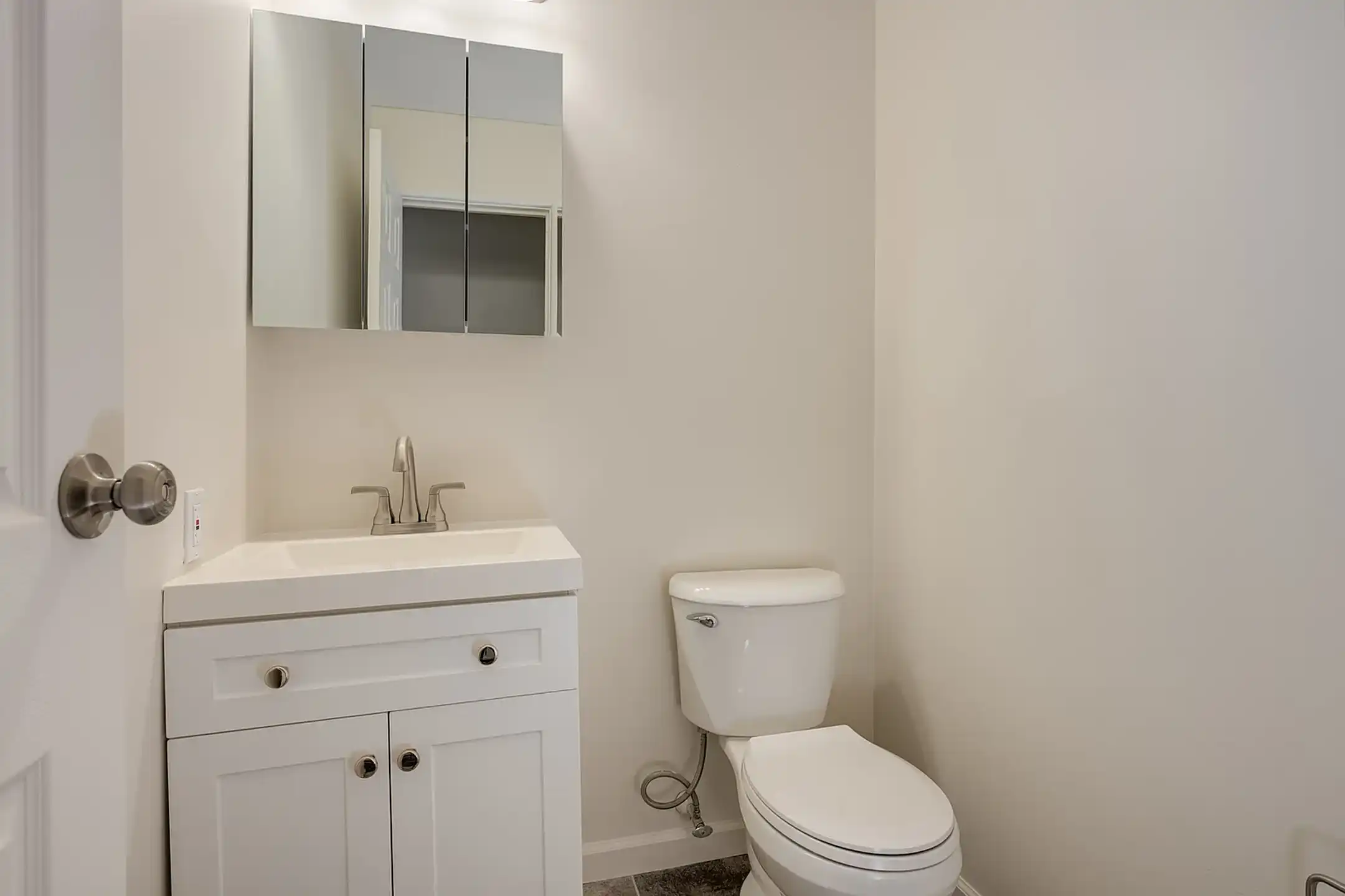 Oakbrook Manor Apartments - Ravena, NY 12143 | ApartmentGuide.com