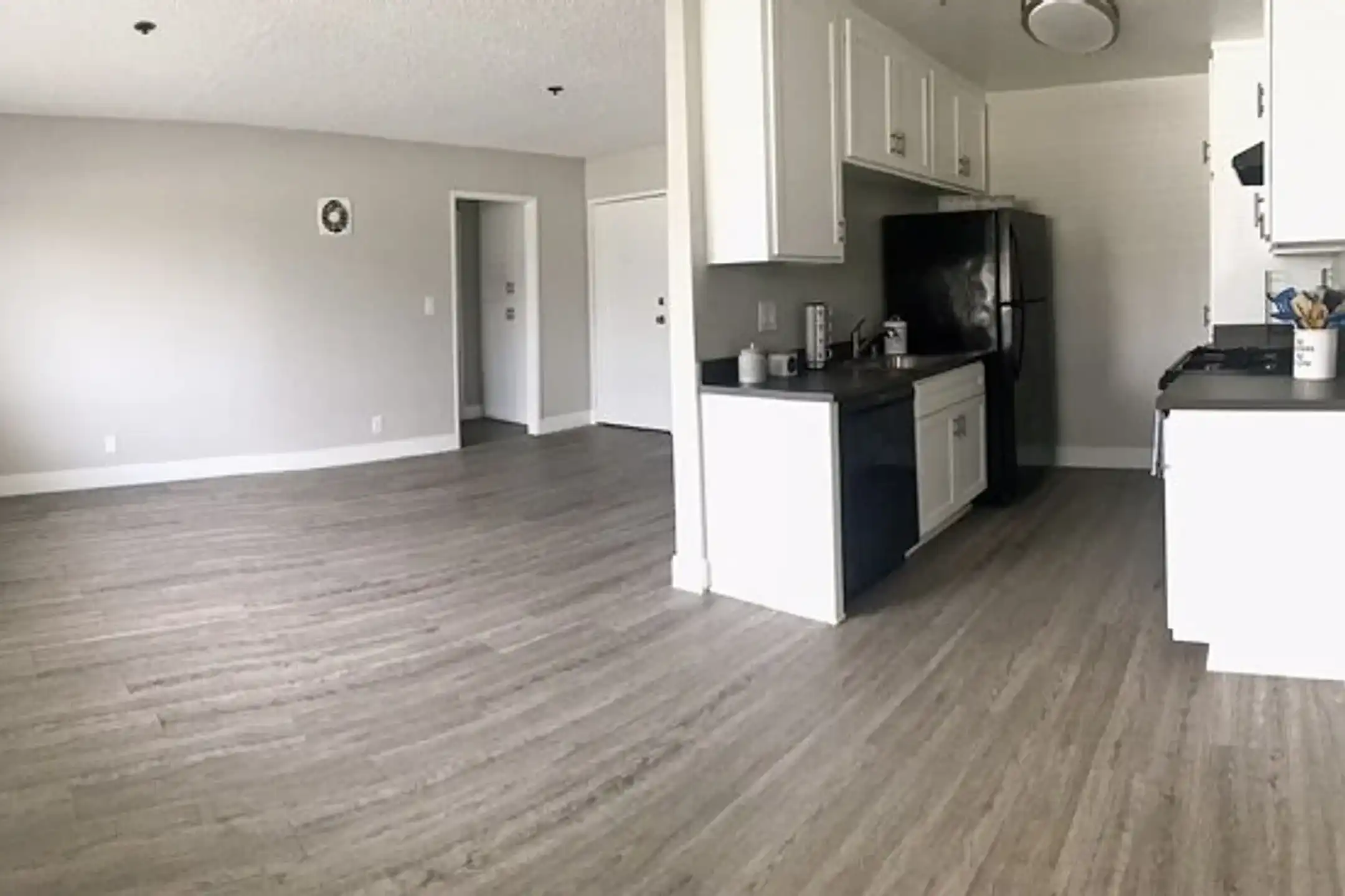 Little Roscoe Apartments - Van Nuys, CA 91402 | ApartmentGuide.com