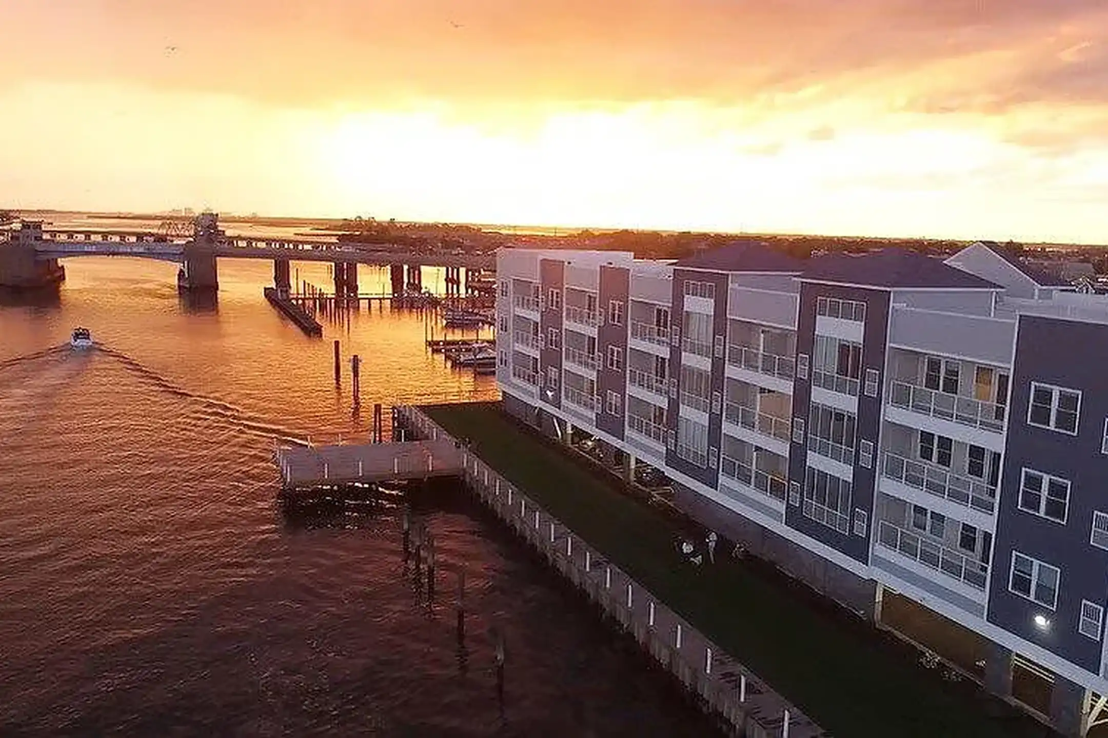 The Channel Club - Island Park, NY 11558 | ApartmentGuide.com