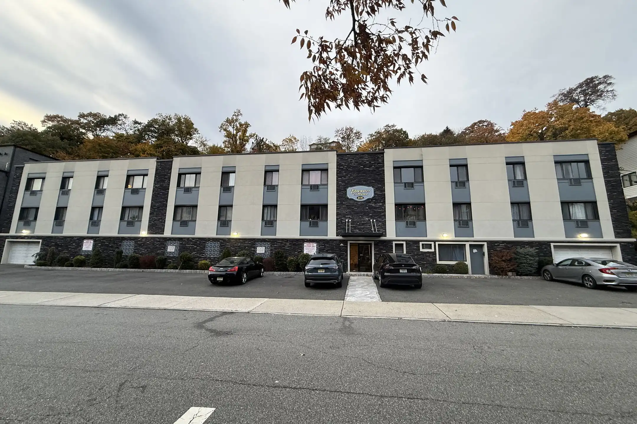 208 Undercliff Ave unit B6 - Edgewater, NJ 07020 | ApartmentGuide.com
