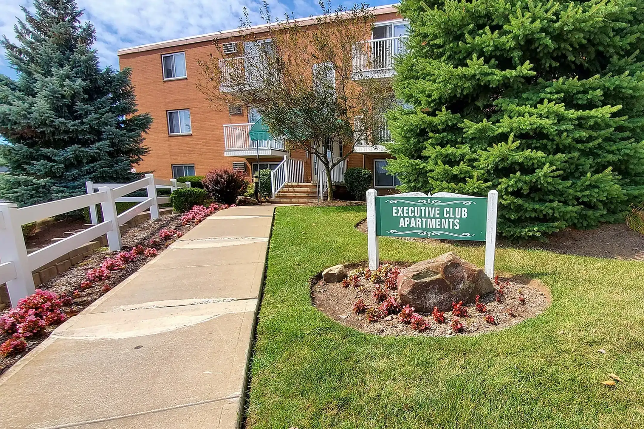 Executive Club - Woodmere, OH 44122 | ApartmentGuide.com