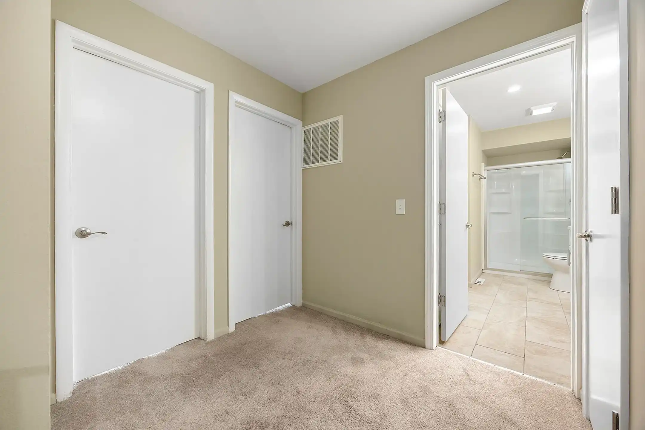 Spring Hill Apartments - Sleepy Hollow, IL 60118 | ApartmentGuide.com