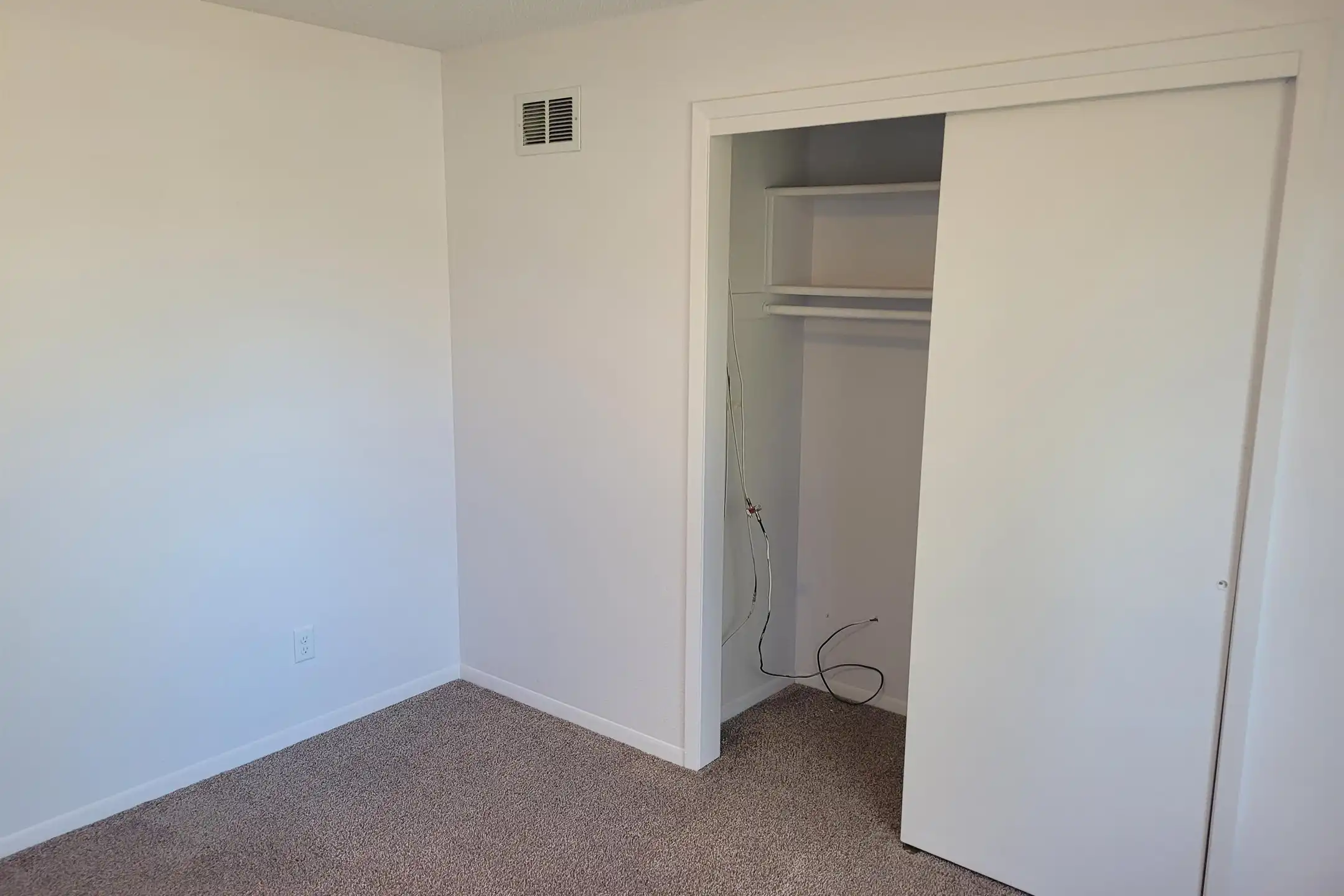 5502 Kirkwood Blvd SW unit 4 - Cedar Rapids, IA 52404 | ApartmentGuide.com