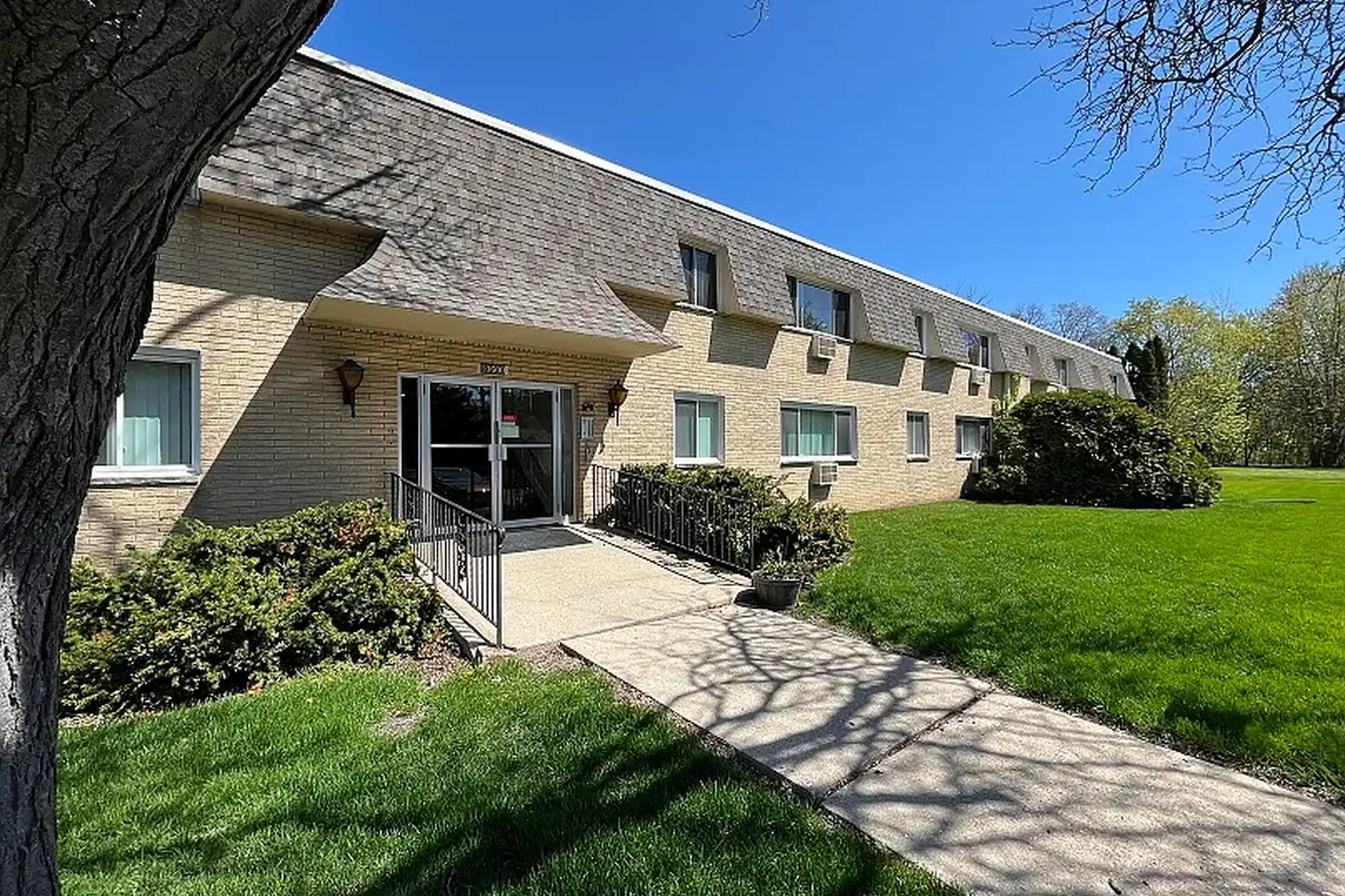 Ridge Manor Apartments - Hales Corners, WI 53130 | ApartmentGuide.com