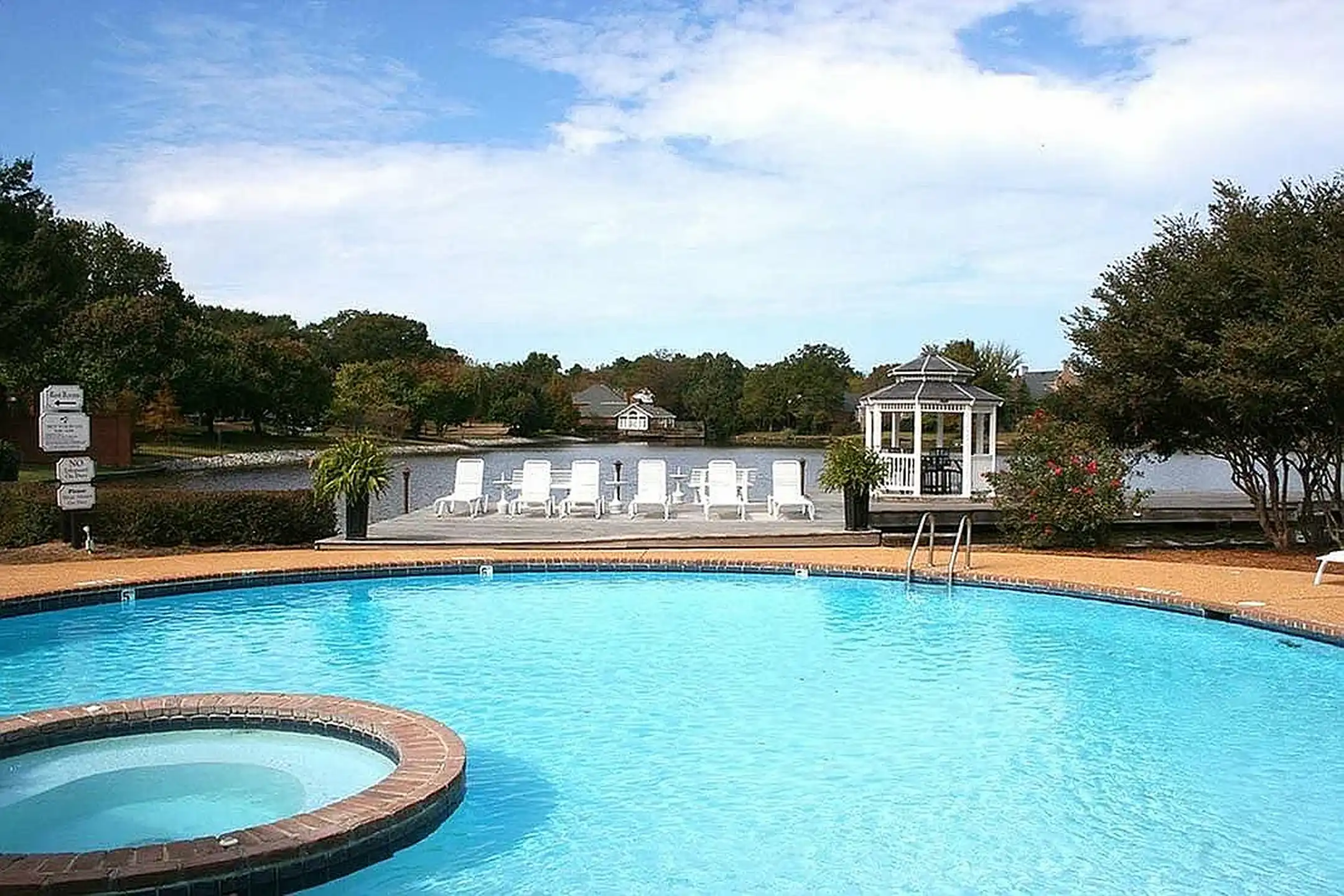 Northpointe Village - Jackson, MS 39211 | ApartmentGuide.com