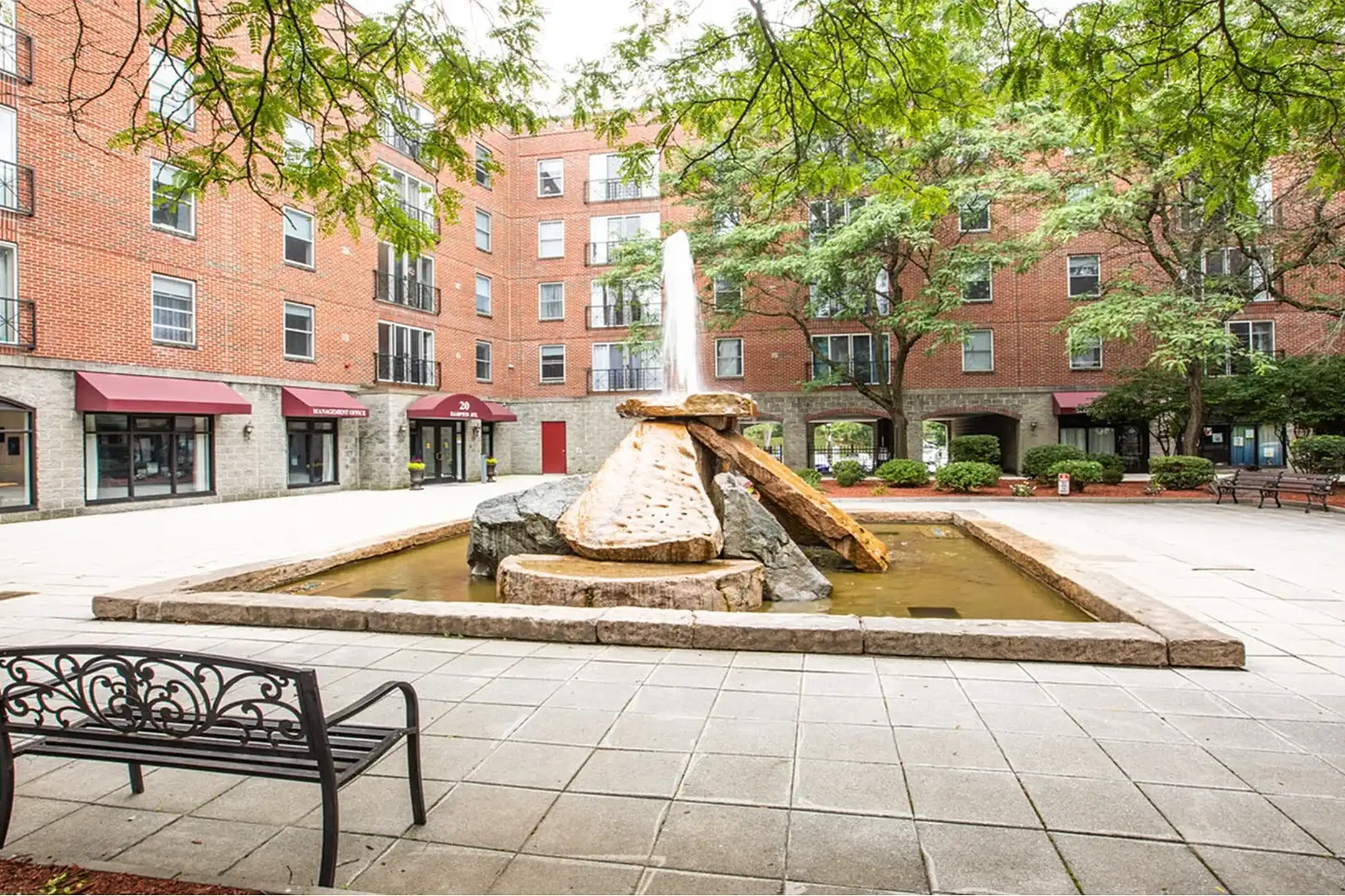 Hampton Court Apartments - Northampton, MA 01060 | ApartmentGuide.com