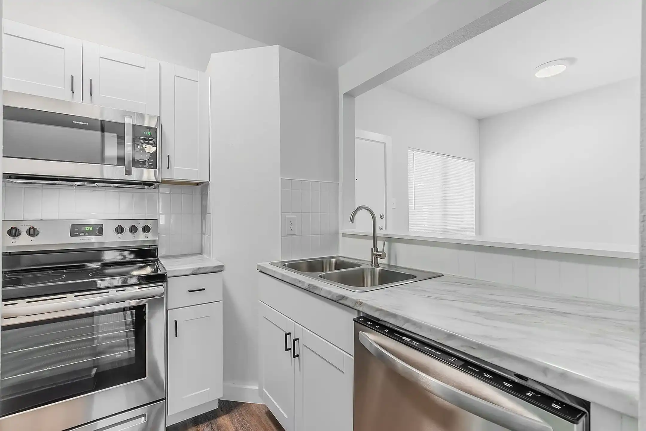 Courtyard Condos - Dallas, TX 75231 | ApartmentGuide.com