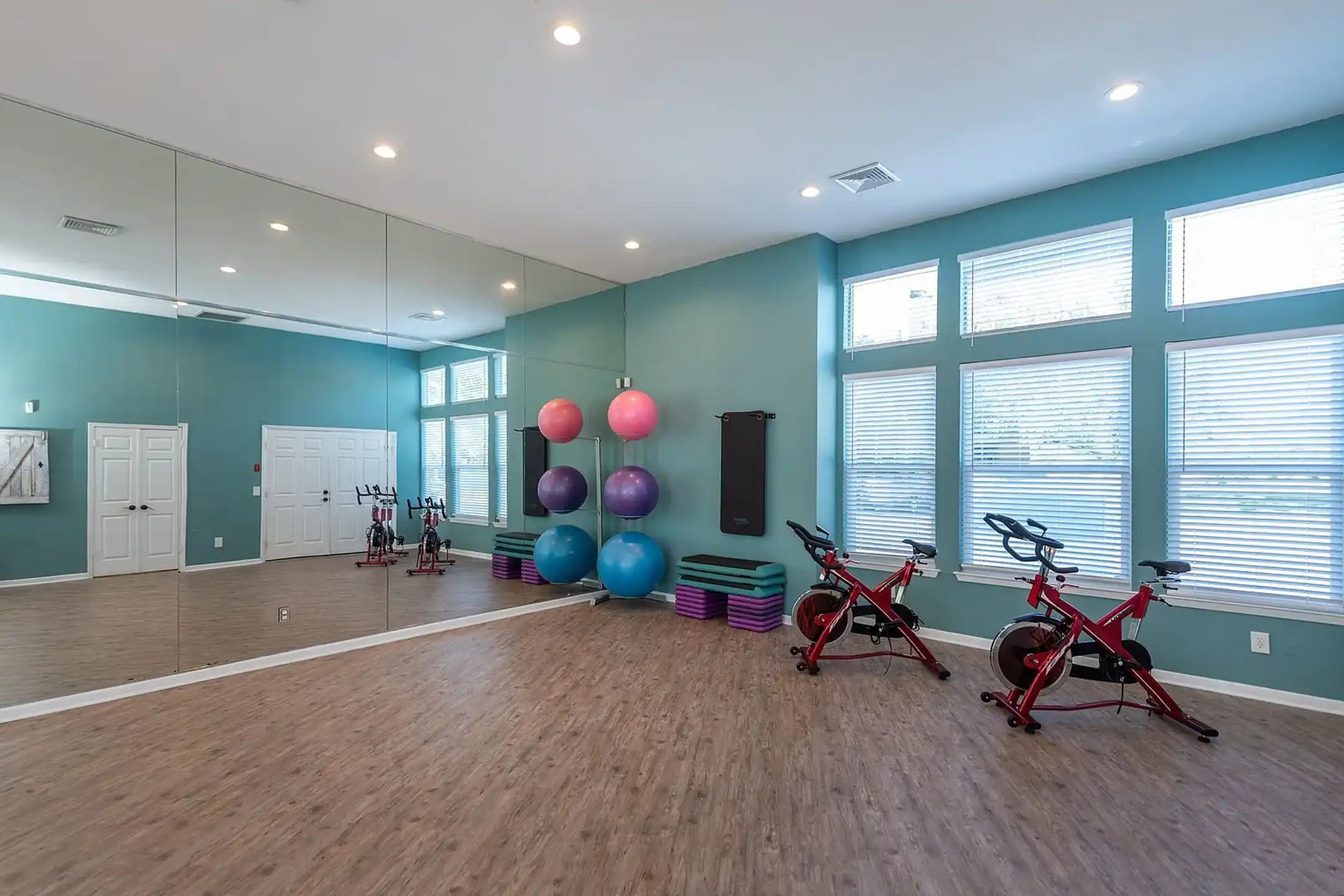 Signature Place - Hampton, VA 23666 | ApartmentGuide.com