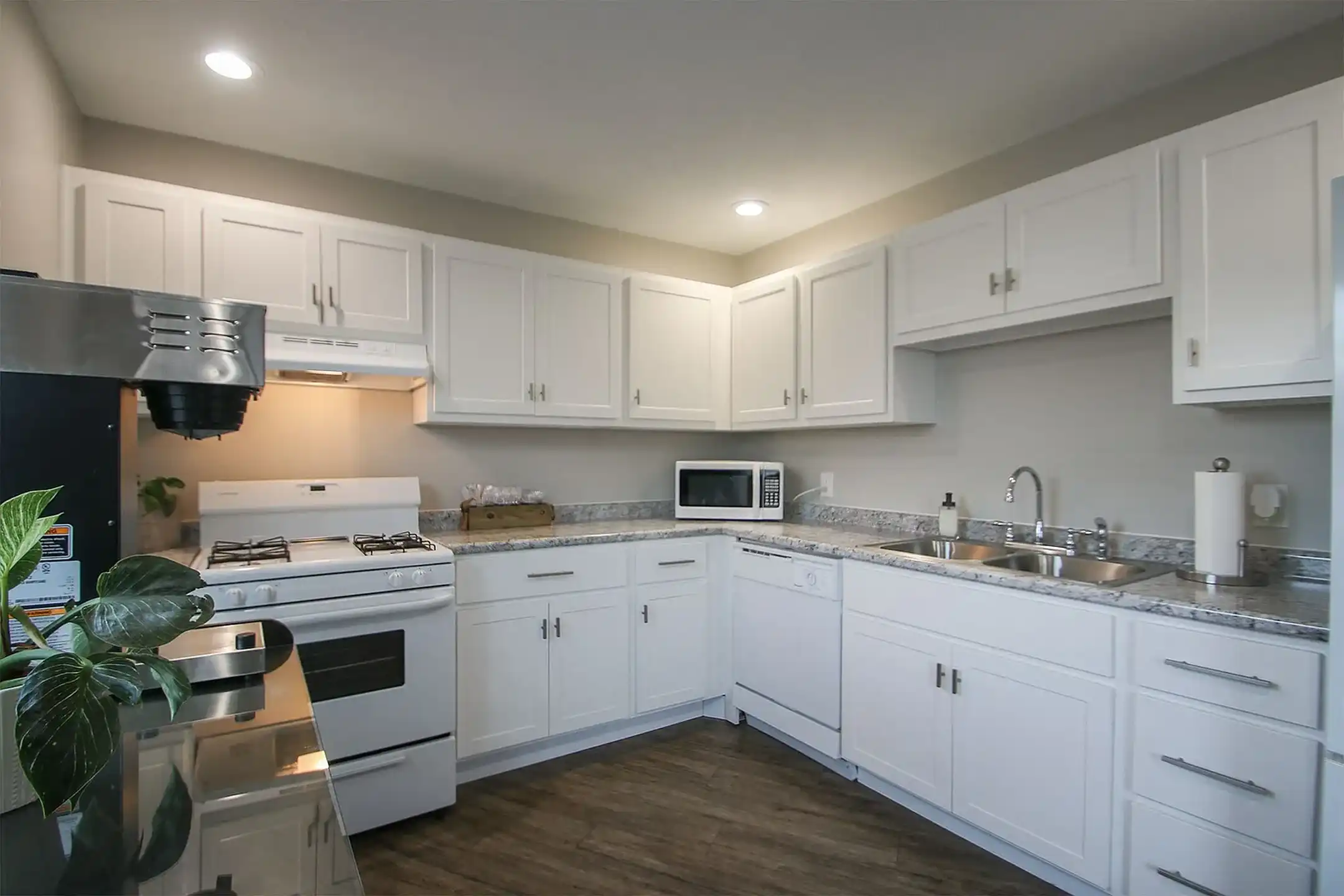 Compton Lake - Mount Healthy, OH 45231 | ApartmentGuide.com