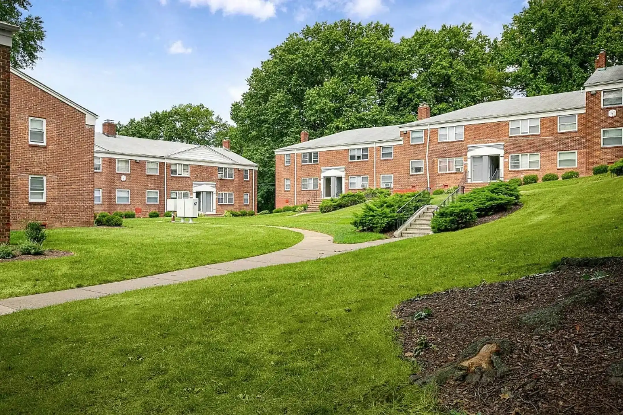 Ridgefield Gardens - Ridgefield, NJ 07657 | ApartmentGuide.com