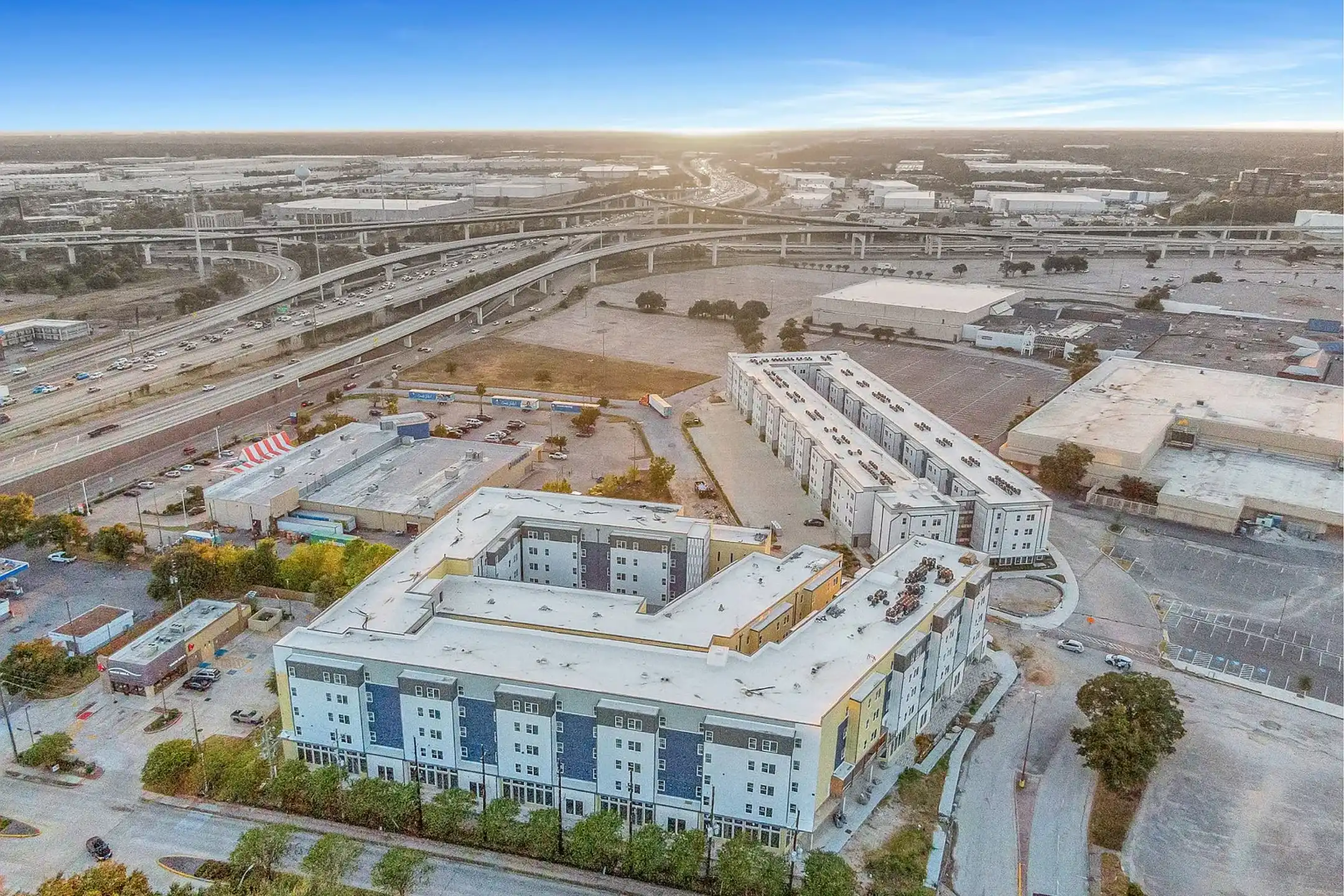 Summit at Renaissance Park - Houston, TX 77060 | ApartmentGuide.com