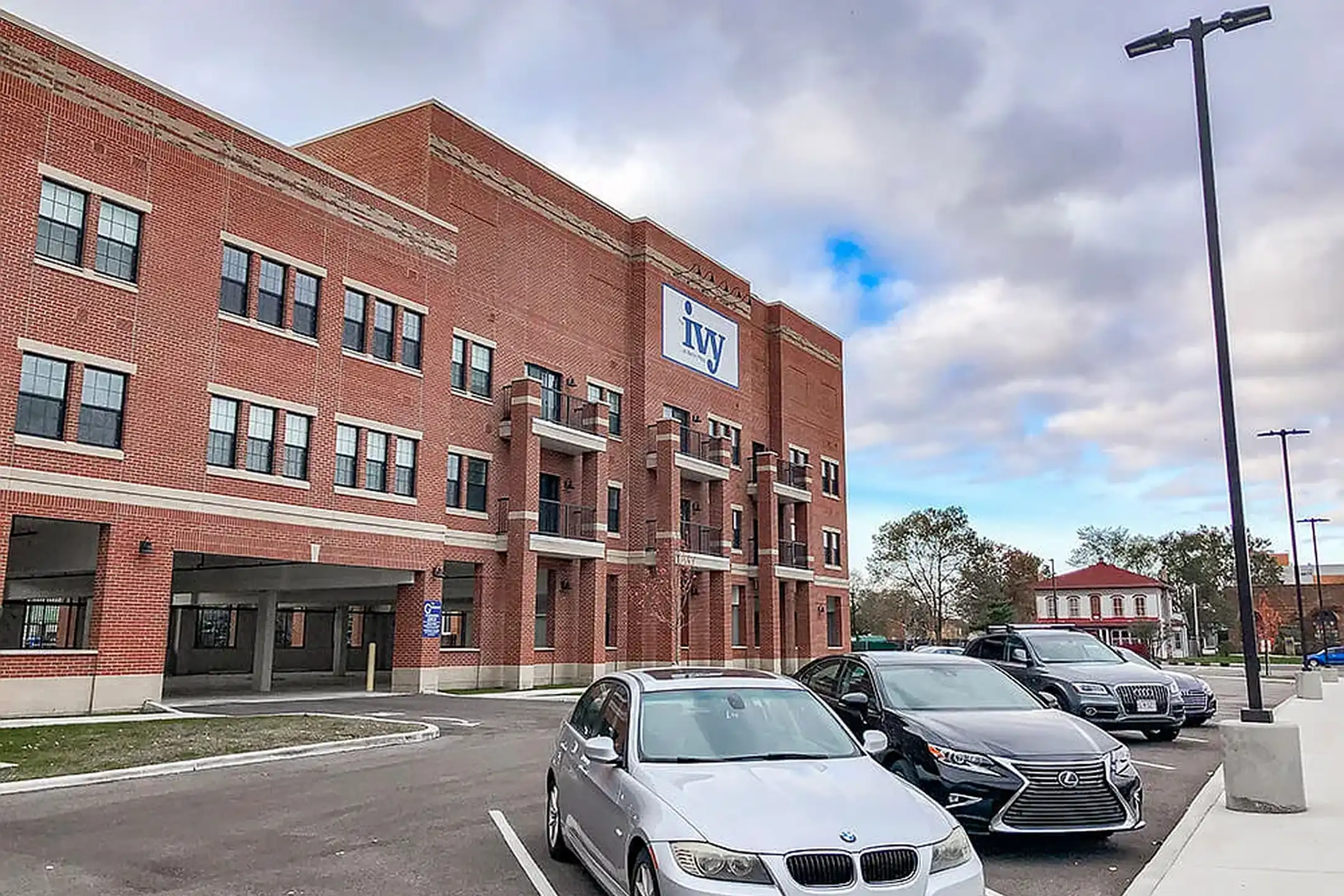 The Ivy at Berlin Place - South Bend, IN 46601 | ApartmentGuide.com