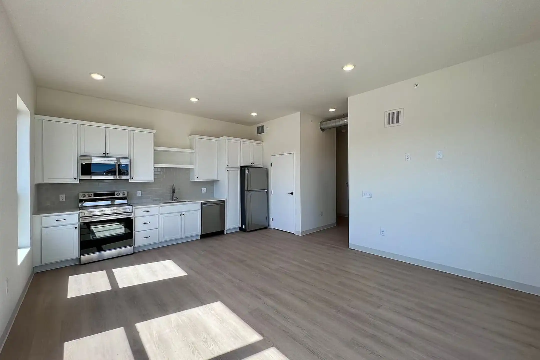 Roseann Lofts - Ankeny, IA 50023 | ApartmentGuide.com