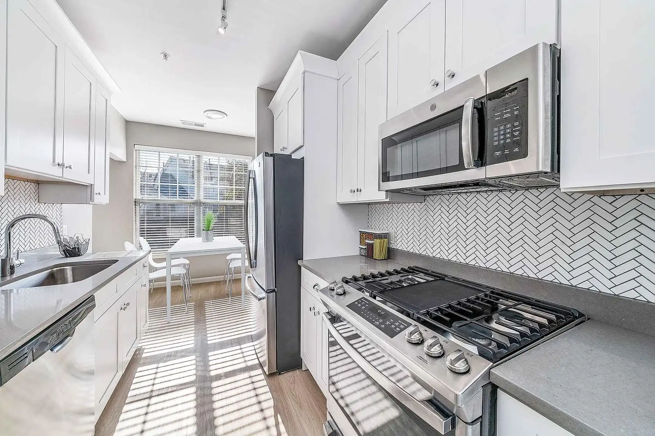 River Run at Naperville - Naperville, IL 60564 | ApartmentGuide.com