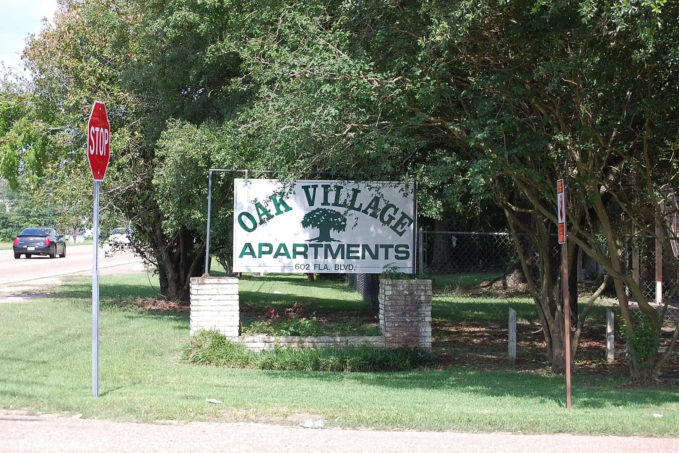 Oak Village Apartments - Denham Springs, LA 70726 | ApartmentGuide.com