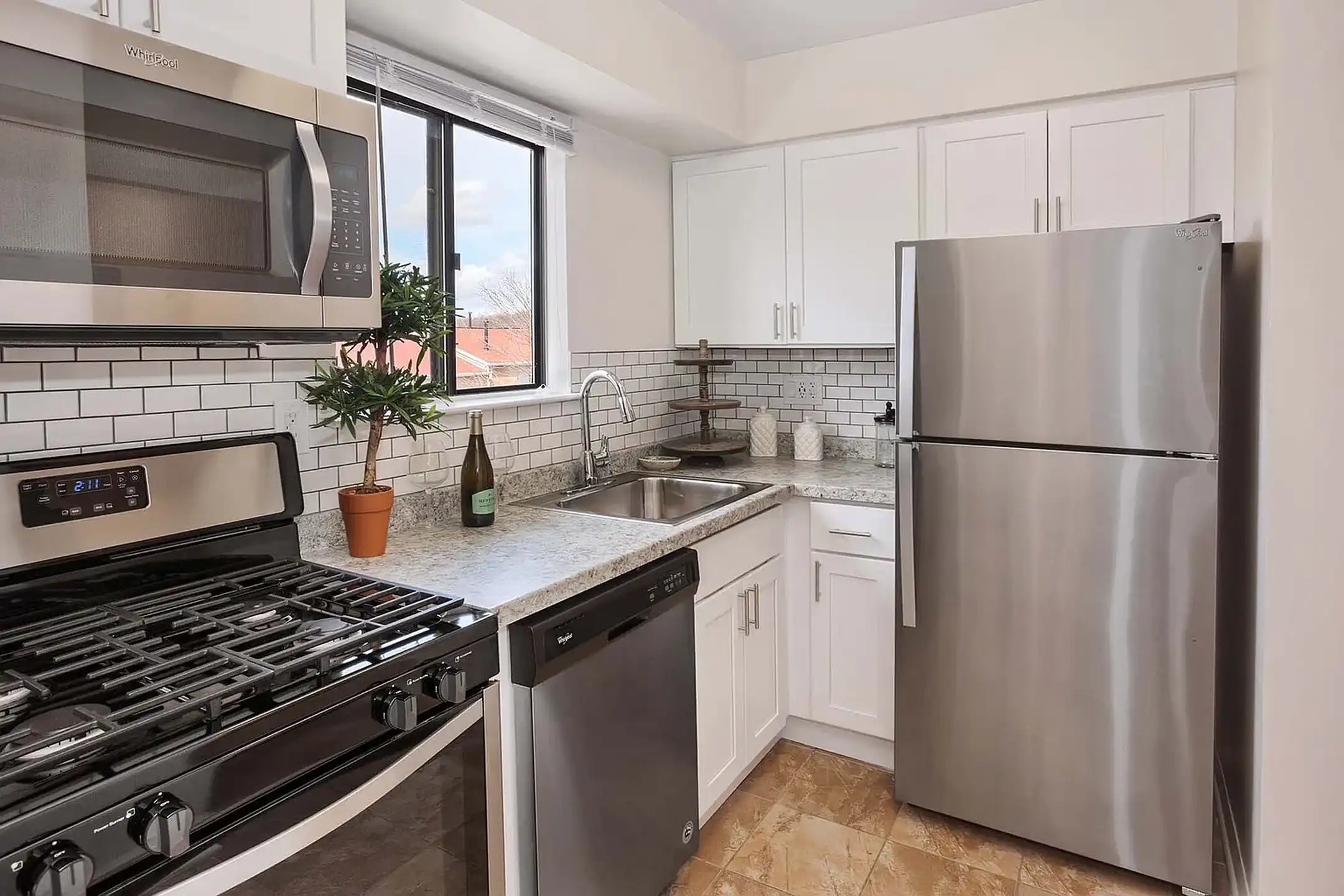Overlook at Flanders - Flanders, NJ 07836 | ApartmentGuide.com