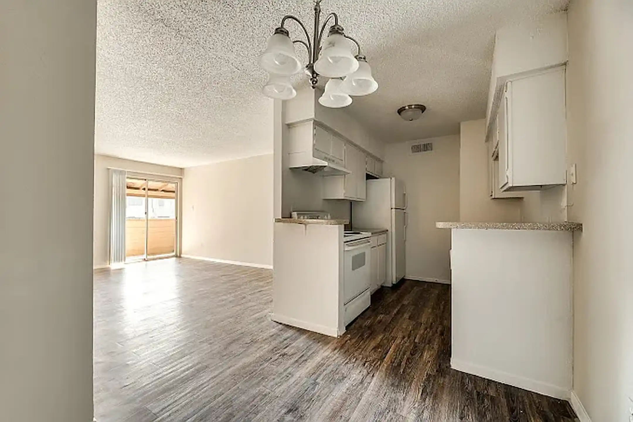 Hillside Village Apartments - Euless, TX 76040 | ApartmentGuide.com