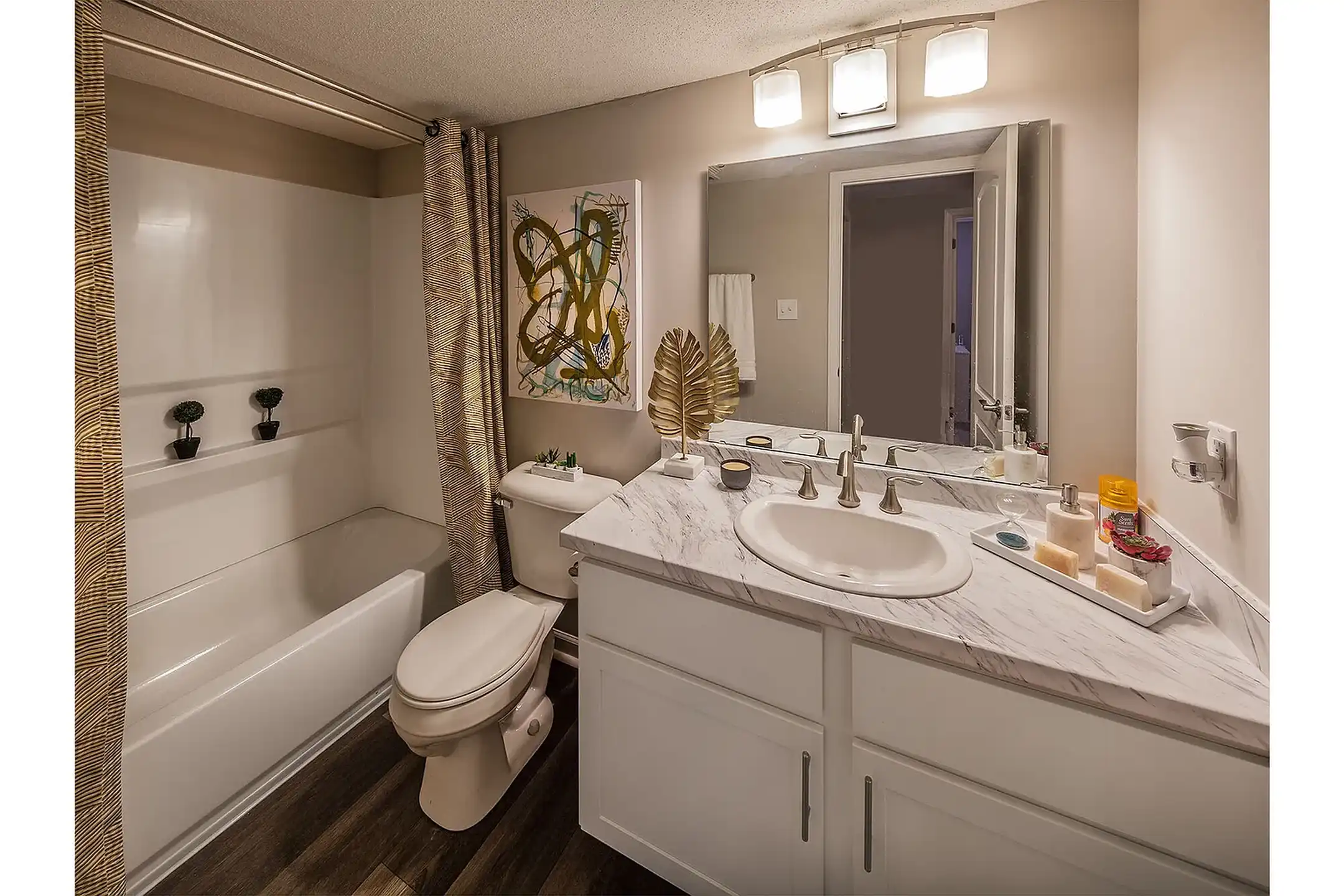 The Meridian North and South - Indianapolis, IN 46260 | ApartmentGuide.com