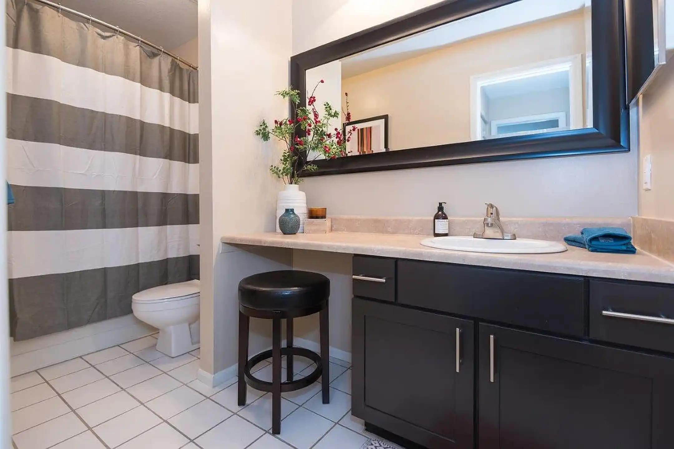 Reflection Cove Apartment Homes - Manchester, MO 63021 | ApartmentGuide.com
