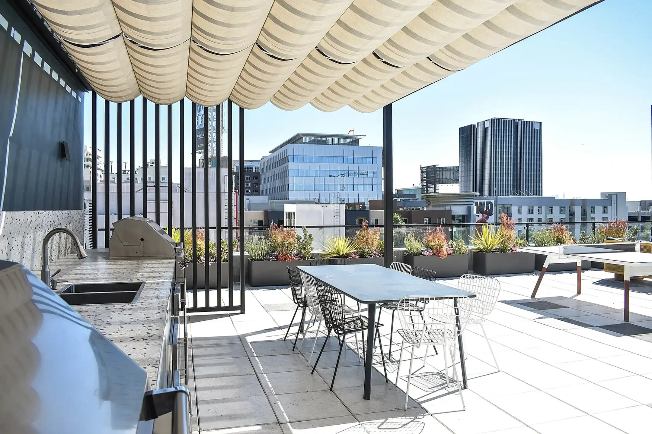 Cosmo Lofts - Los Angeles, CA 90028 | ApartmentGuide.com