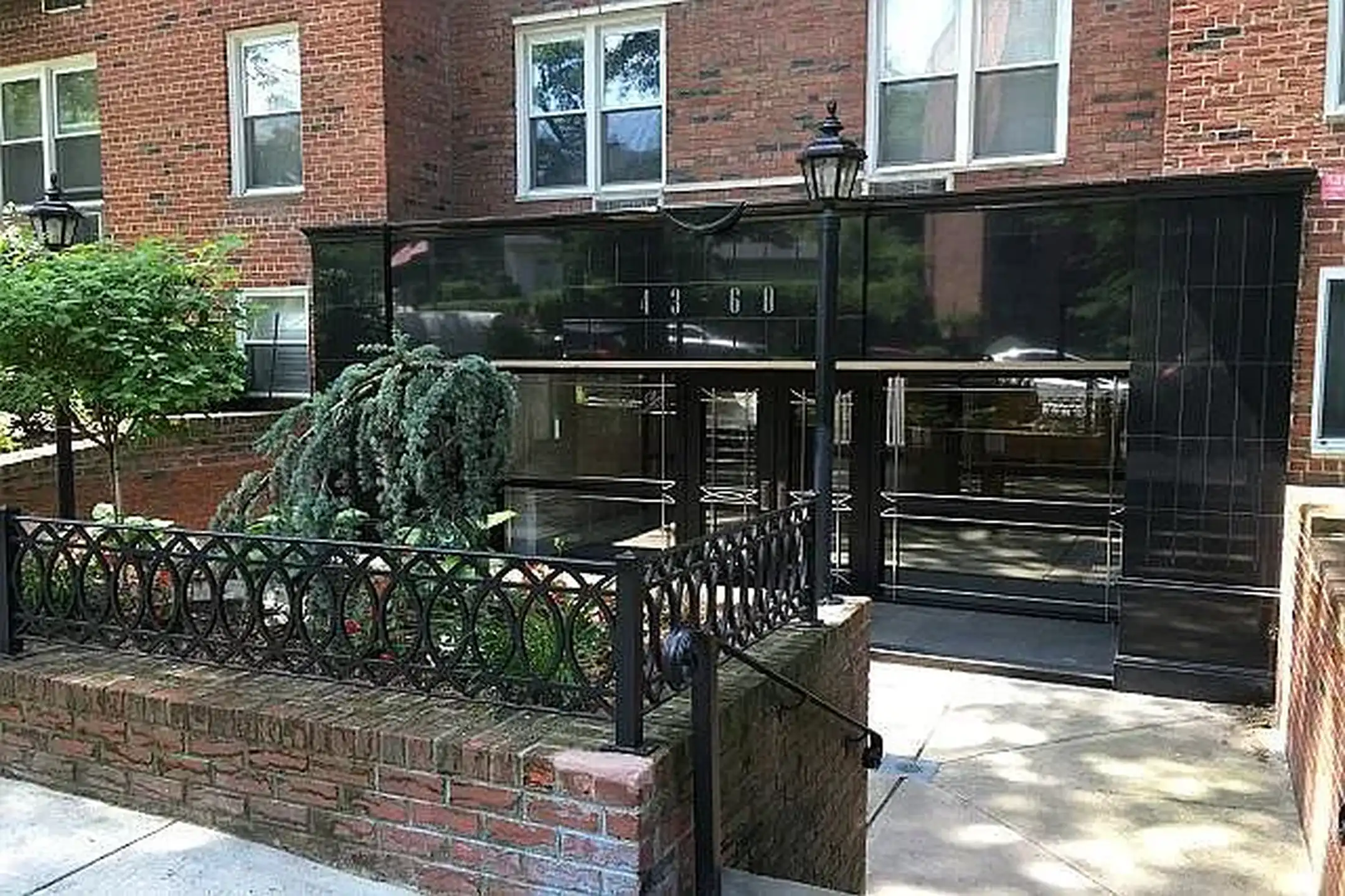 Fairfield Manor at Douglaston - Douglaston, NY 11363 | ApartmentGuide.com