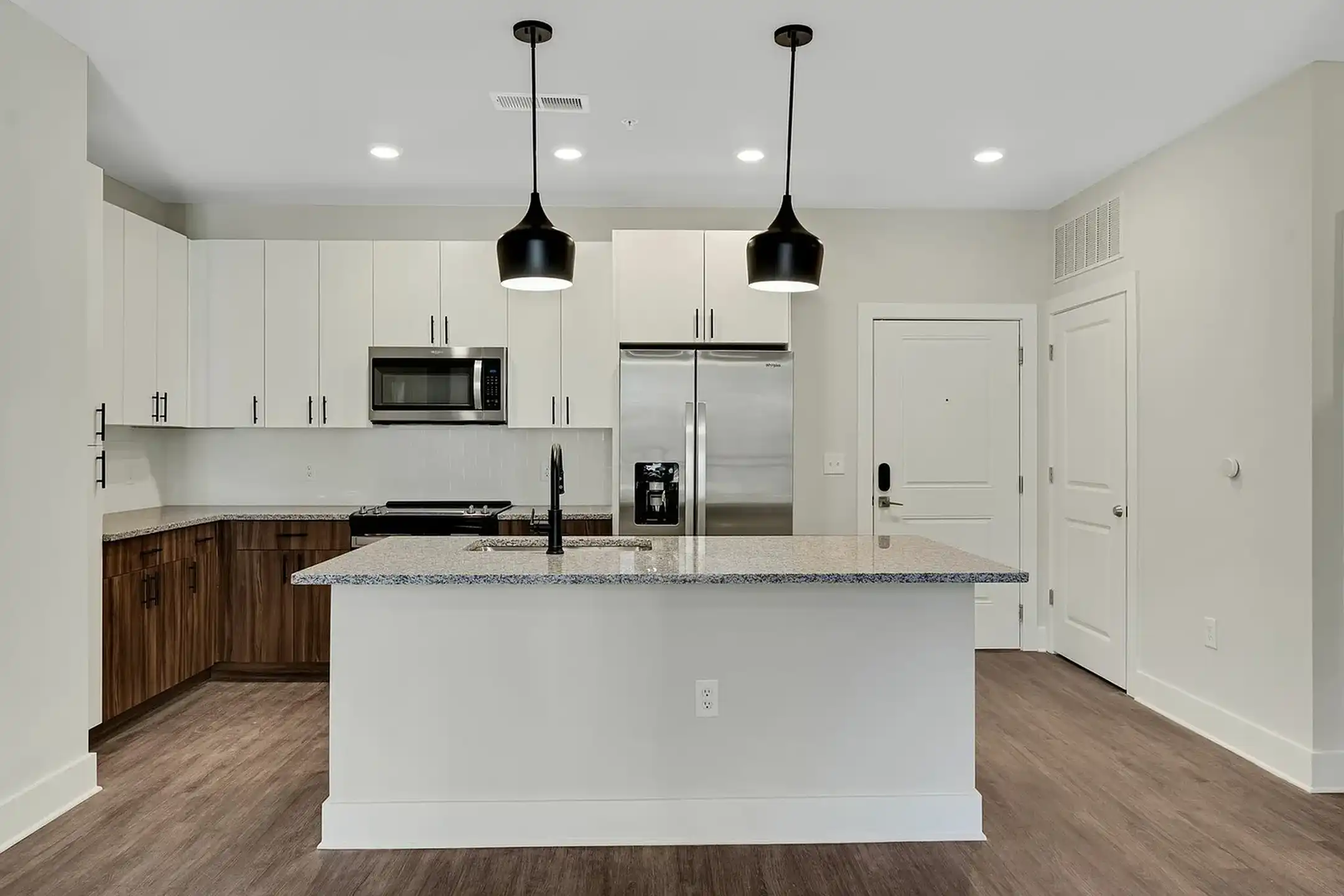 Rise Red Mountain - Birmingham, AL 35209 | ApartmentGuide.com