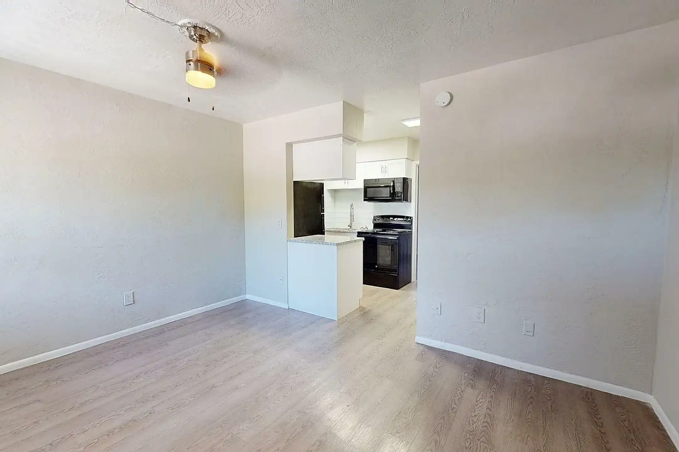 Waterside Village - Saint Petersburg, FL 33714 | ApartmentGuide.com