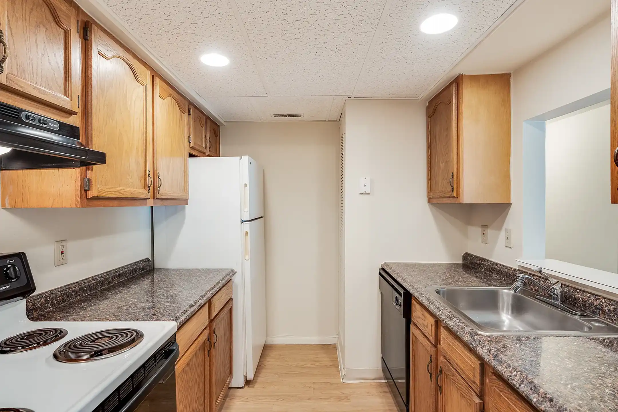 Vantage Pointe West Apartment Homes - Cincinnati, OH 45238 | ApartmentGuide.com