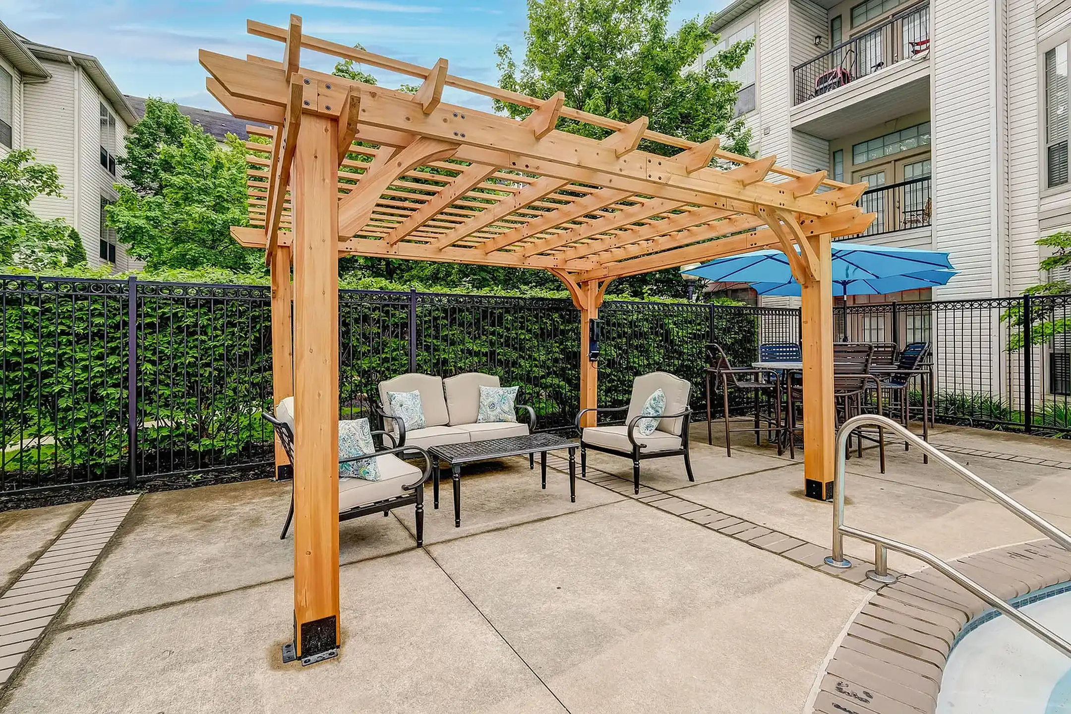 Liberty Place Apartments - Columbus, OH 43215 | ApartmentGuide.com