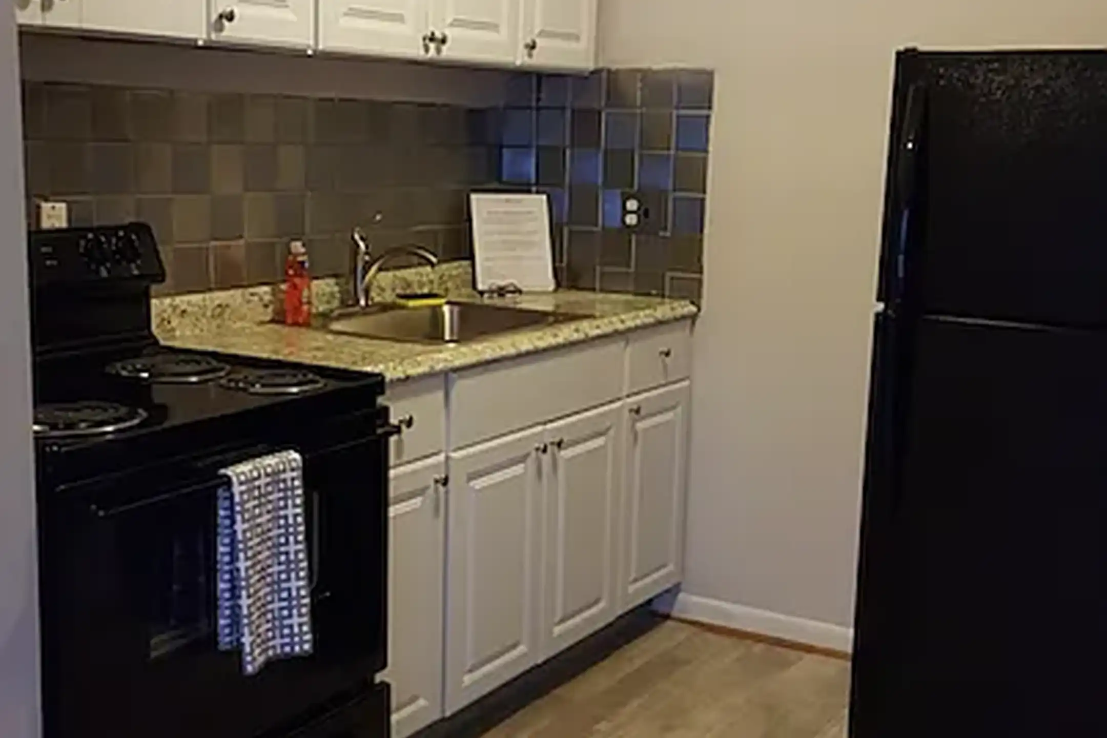 Silverstone Apartments - Warren, MI 48092 | ApartmentGuide.com