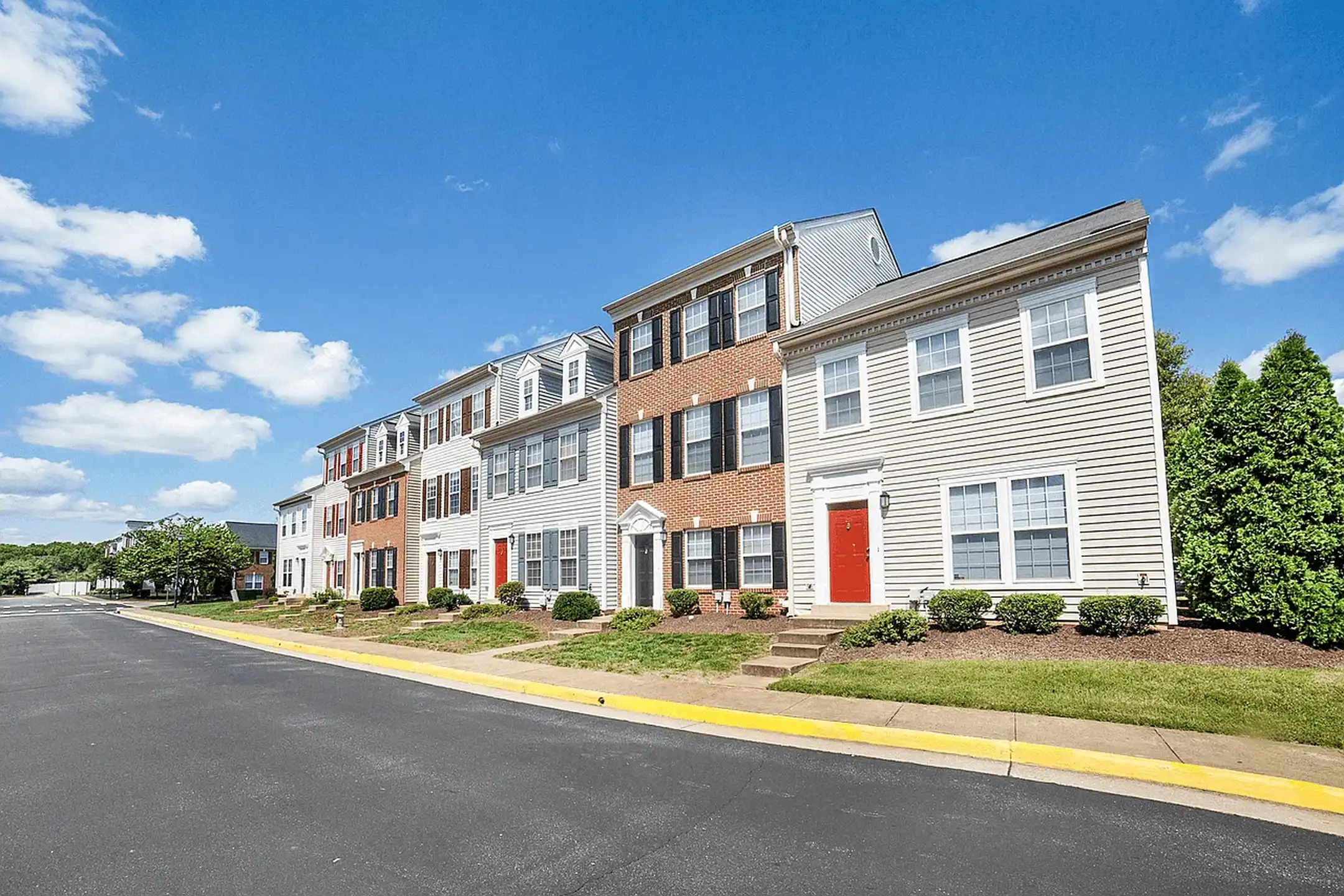 Riverside Manor Apartments - Fredericksburg, VA 22401 | ApartmentGuide.com
